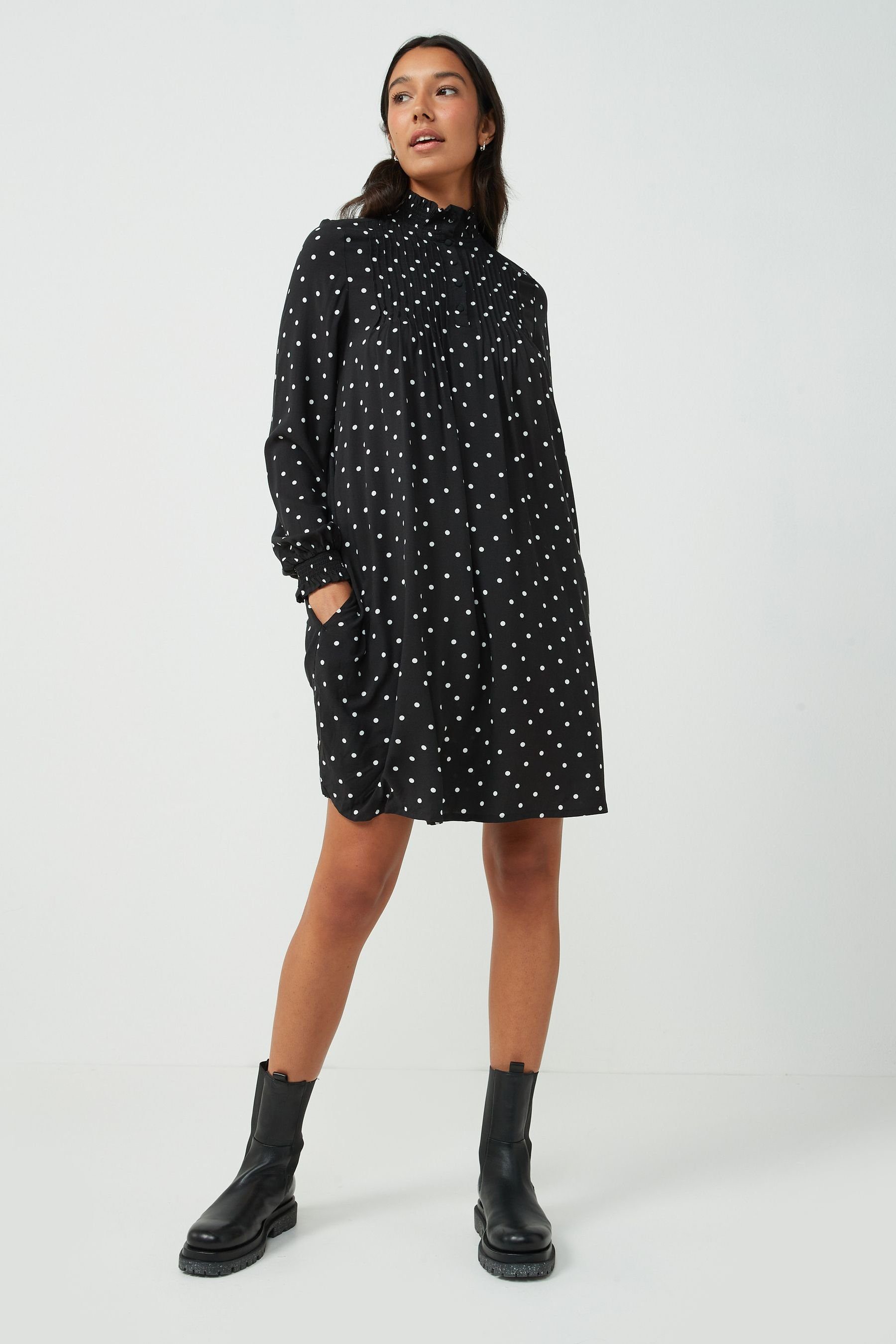 Next Smokkleid Hochgeschlossenes Gesmoktes Minikleid 1 Tlg