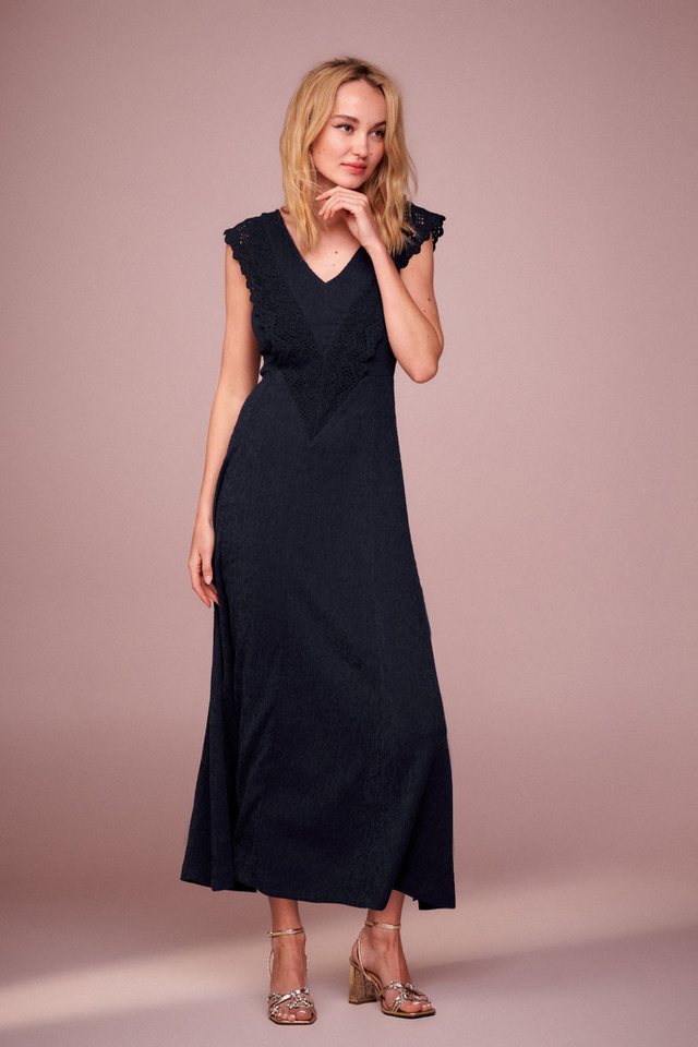 Next Midikleid Gehäkeltes Midikleid Mit V Ausschnitt Kurzgröße 1 Tlg