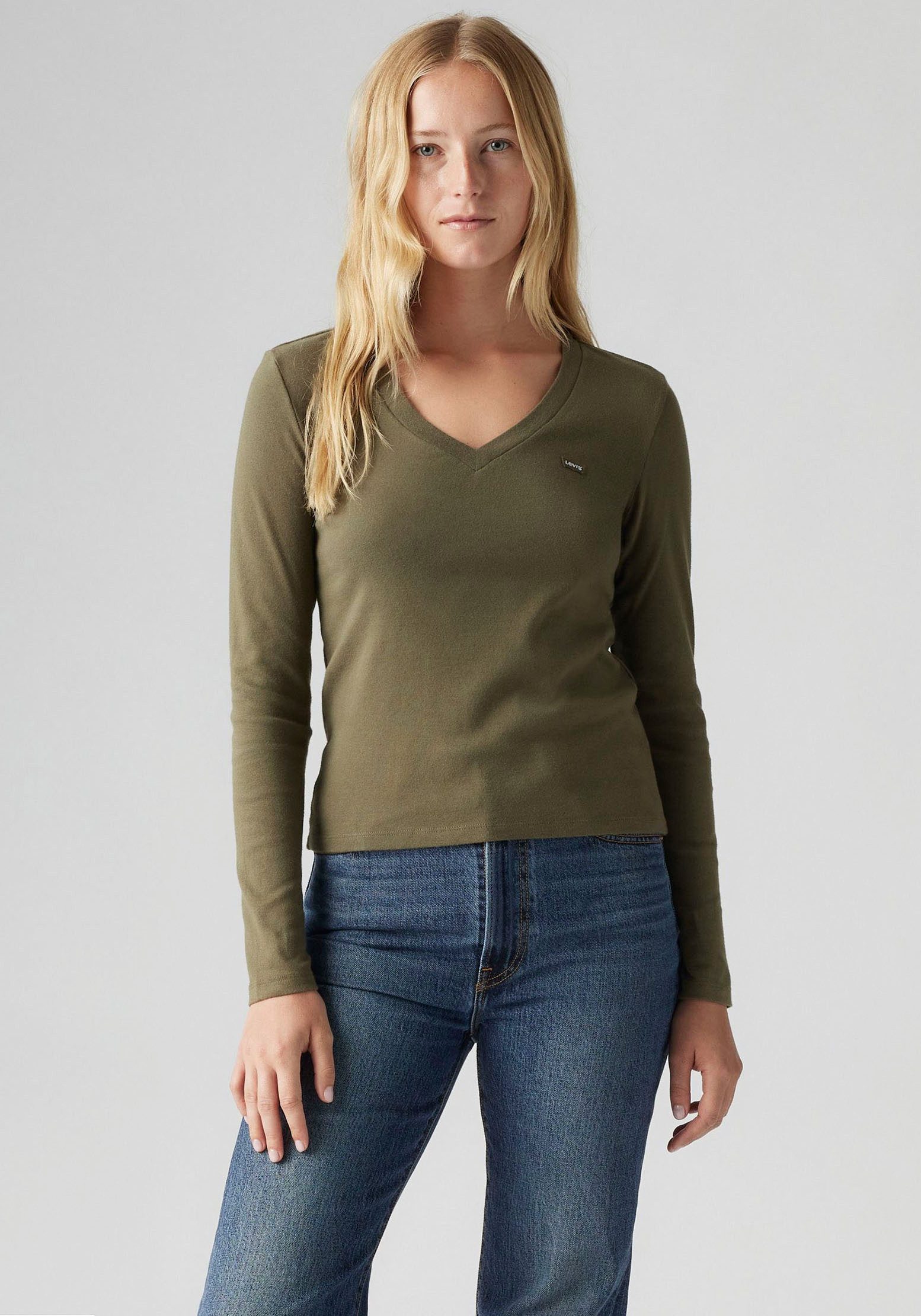 Levi's® Langarmshirt ESSENTIAL HM LS VNECK mit Logo Stickerei