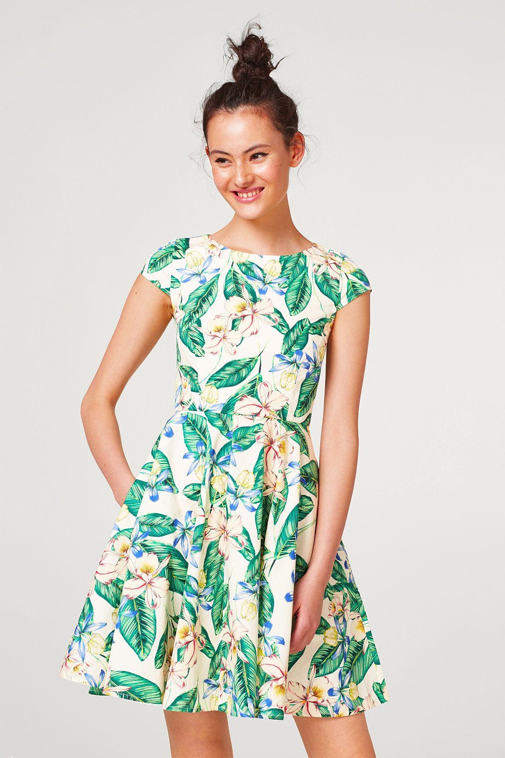 Edc By Esprit Schwingendes Kleid Mit Blumen Print Aus Baumwolle Online