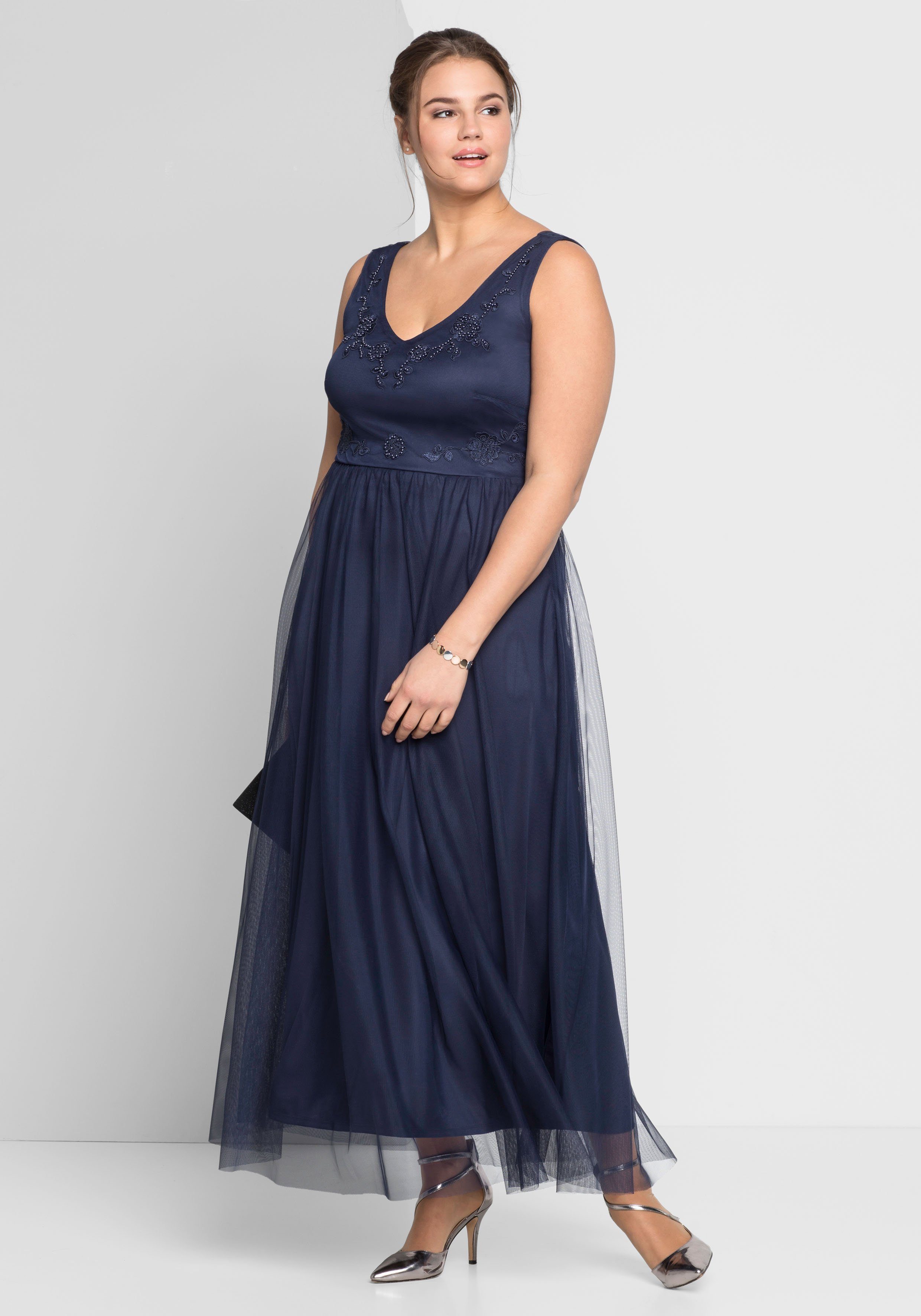 Sheego Style Abendkleid Florale Stickerei Und Perlen Am V Ausschnitt
