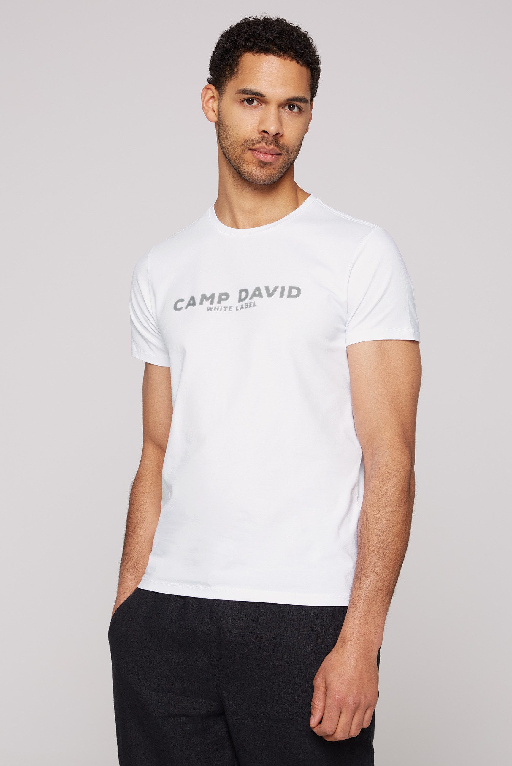 CAMP DAVID Rundhalsshirt mit Baumwolle, Kleiner Logo Print hinten am Saum