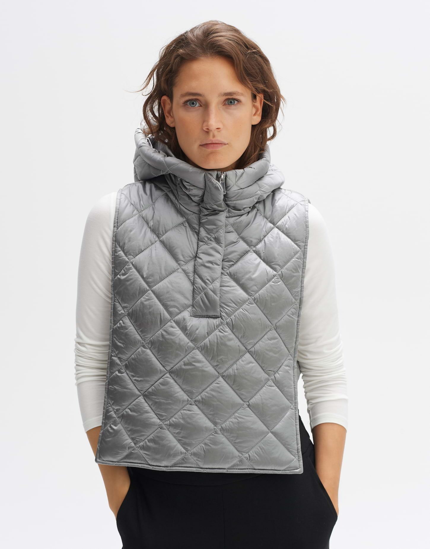 OPUS Cape Arauti cape Normal Polyamid, Model Größe 180 cm – trägt eine ...