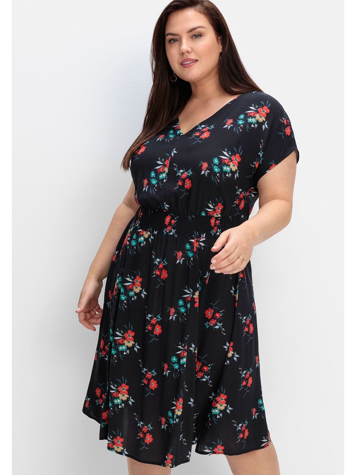 Sheego Sommerkleid Große Größen Mit Floralem Print Und Weitem Rockteil