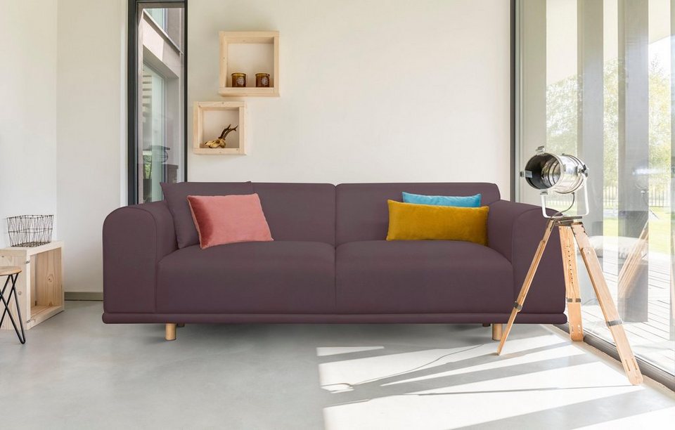 Andas 3 Sitzer Maroon In Skandinavischem Design Mit Losen Kissen