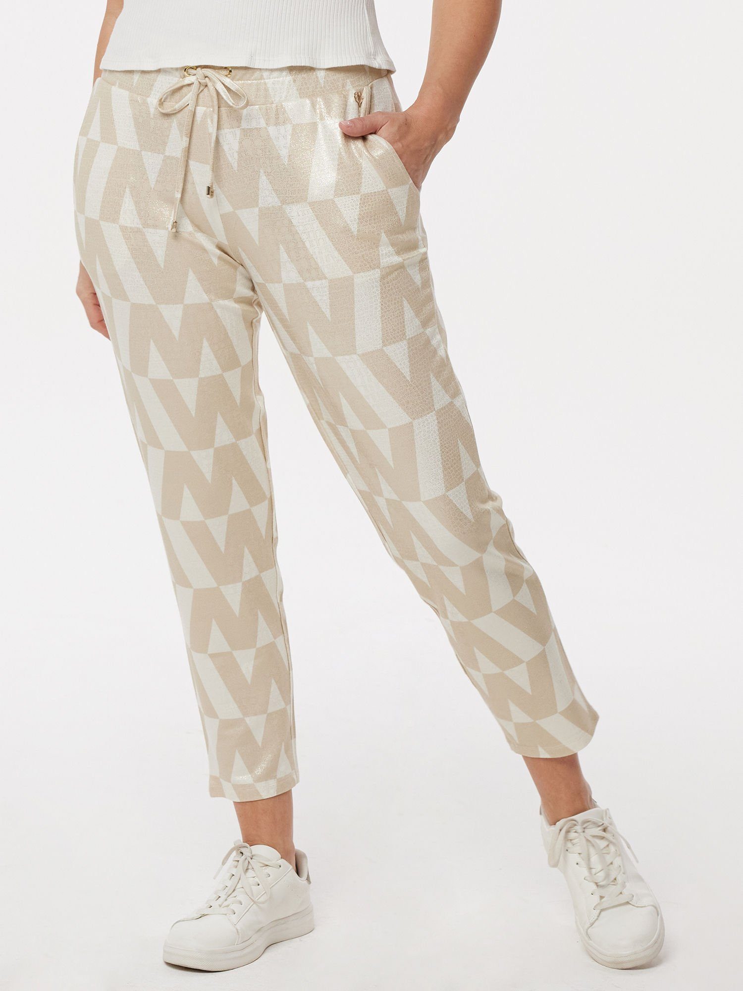 MONACO blue WEEKEND Jogger Pants Sweathose figurumspielend mit "MW"-Print