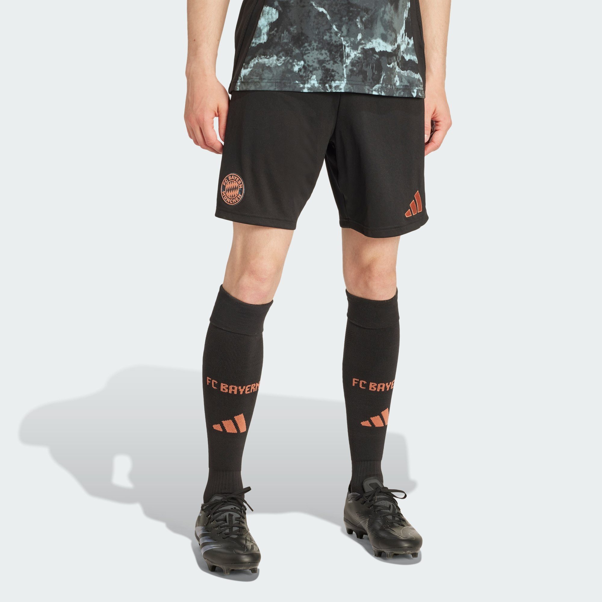 adidas Performance Sporthose FC BAYERN MÜNCHEN 24/25 AUSWÄRTSSHORTS, sportliche Hose