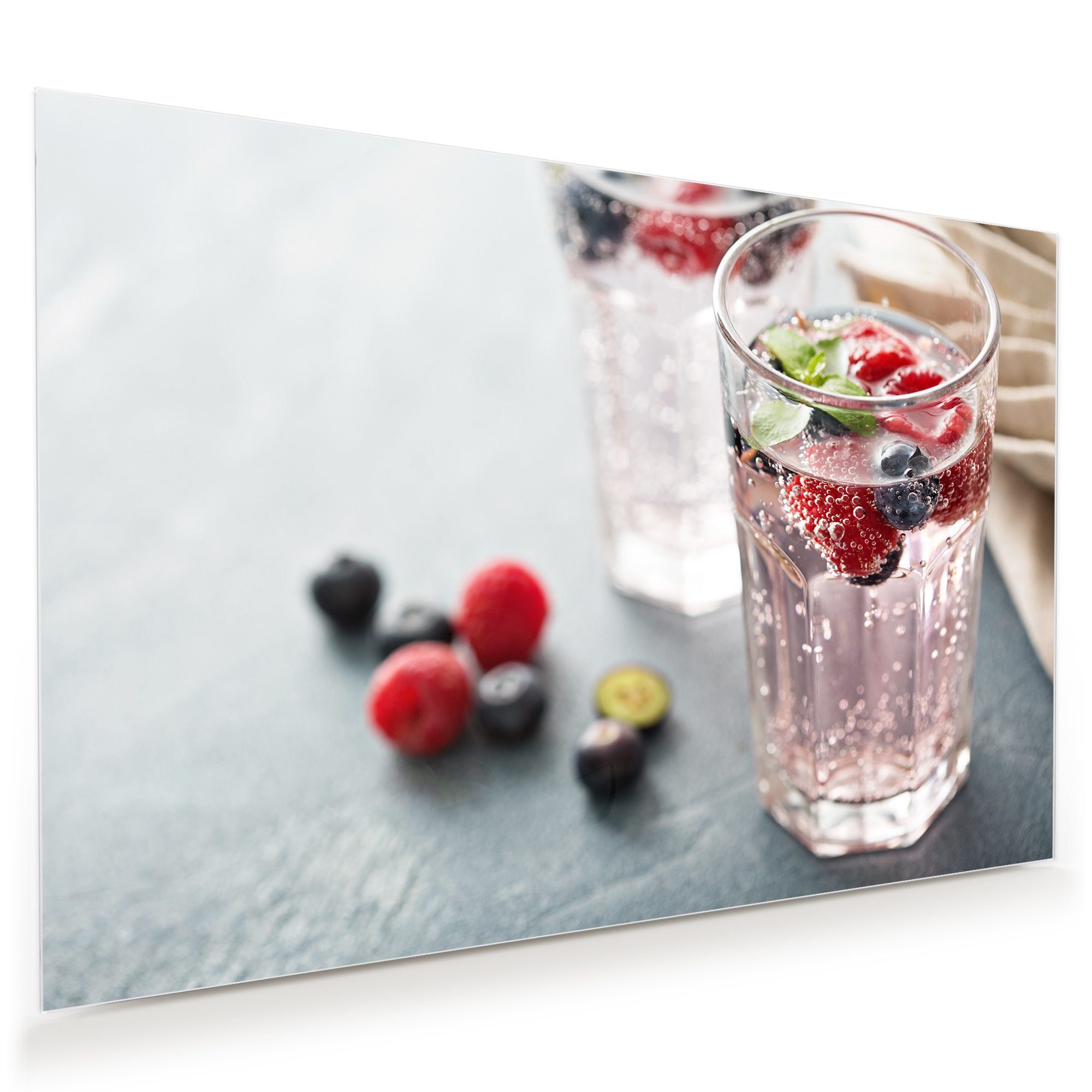 Primedeco Glasbild Wandbild Wasser Mit Beeren Im Glas Mit Aufhängung
