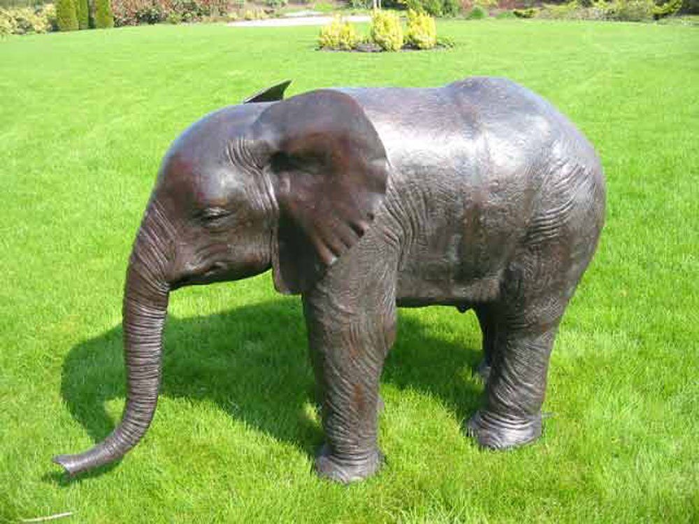 Bronzeskulpturen Skulptur Bronzefigur Elefant mit Rüssel unten Wasserspeier