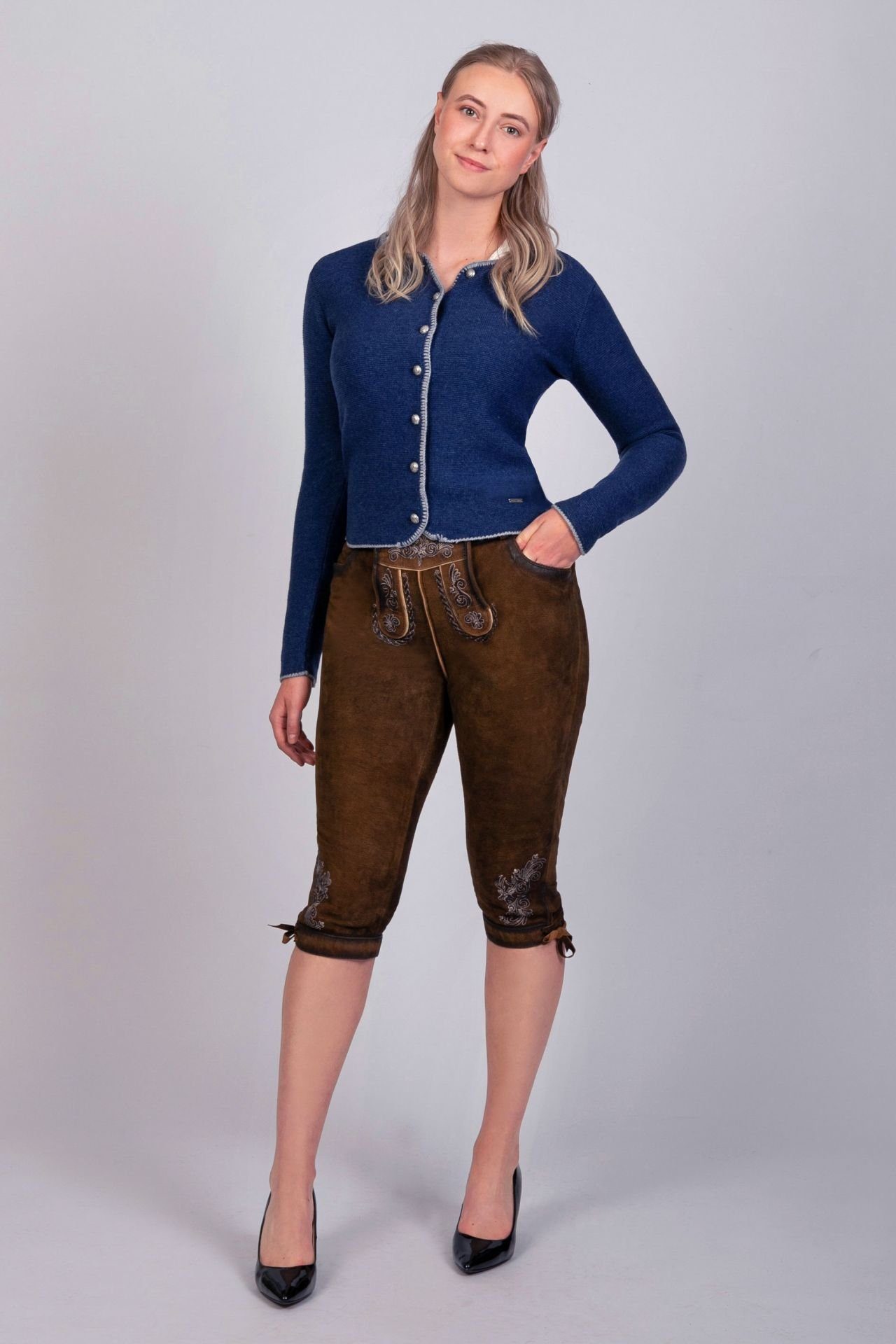Edelnice Trachtenlederhose, Die Trachtenknöpfe in Hornoptik schmücken ...