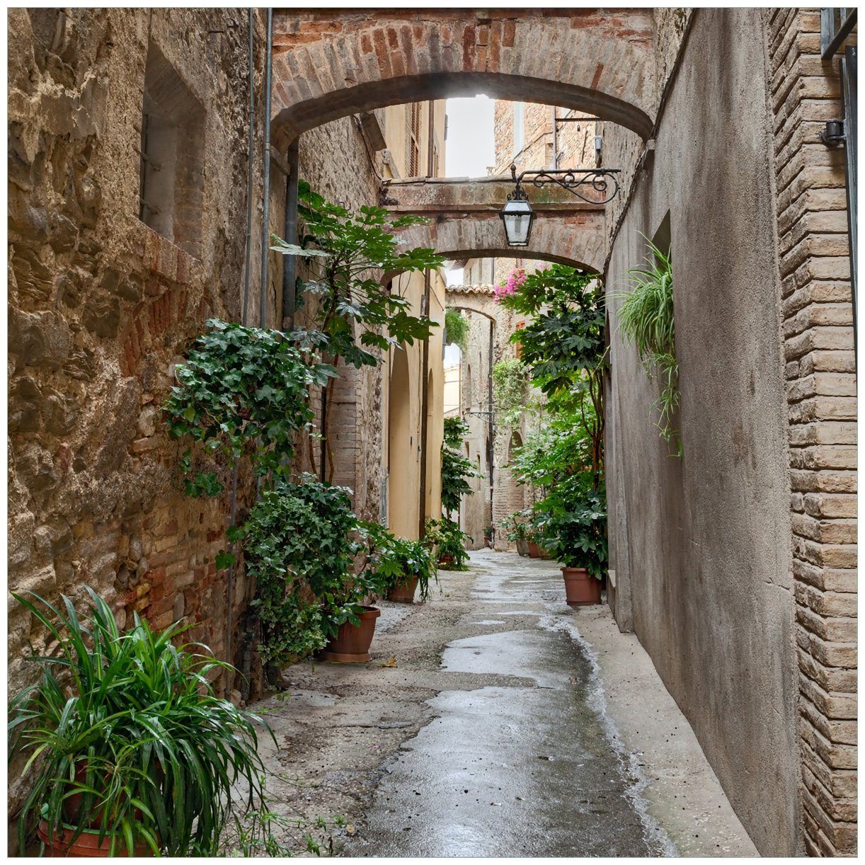 Wallario Möbelfolie Grüne Italienische Gasse Mit Alten Bögen