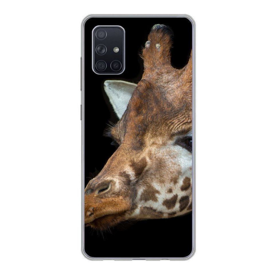 Muchowow Handyhülle Porträt Einer Giraffe Auf Schwarzem Hintergrund
