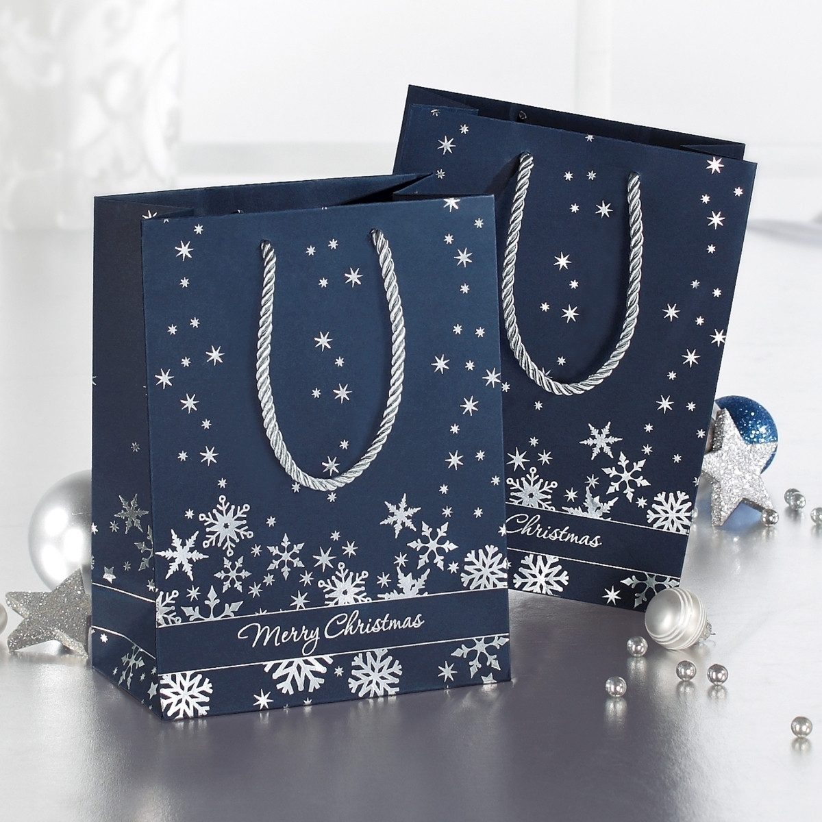 Sigel Motivpapier Geschenktasche Silver Snowflakes Small, Die Größe der Geschenktasche beträgt ...