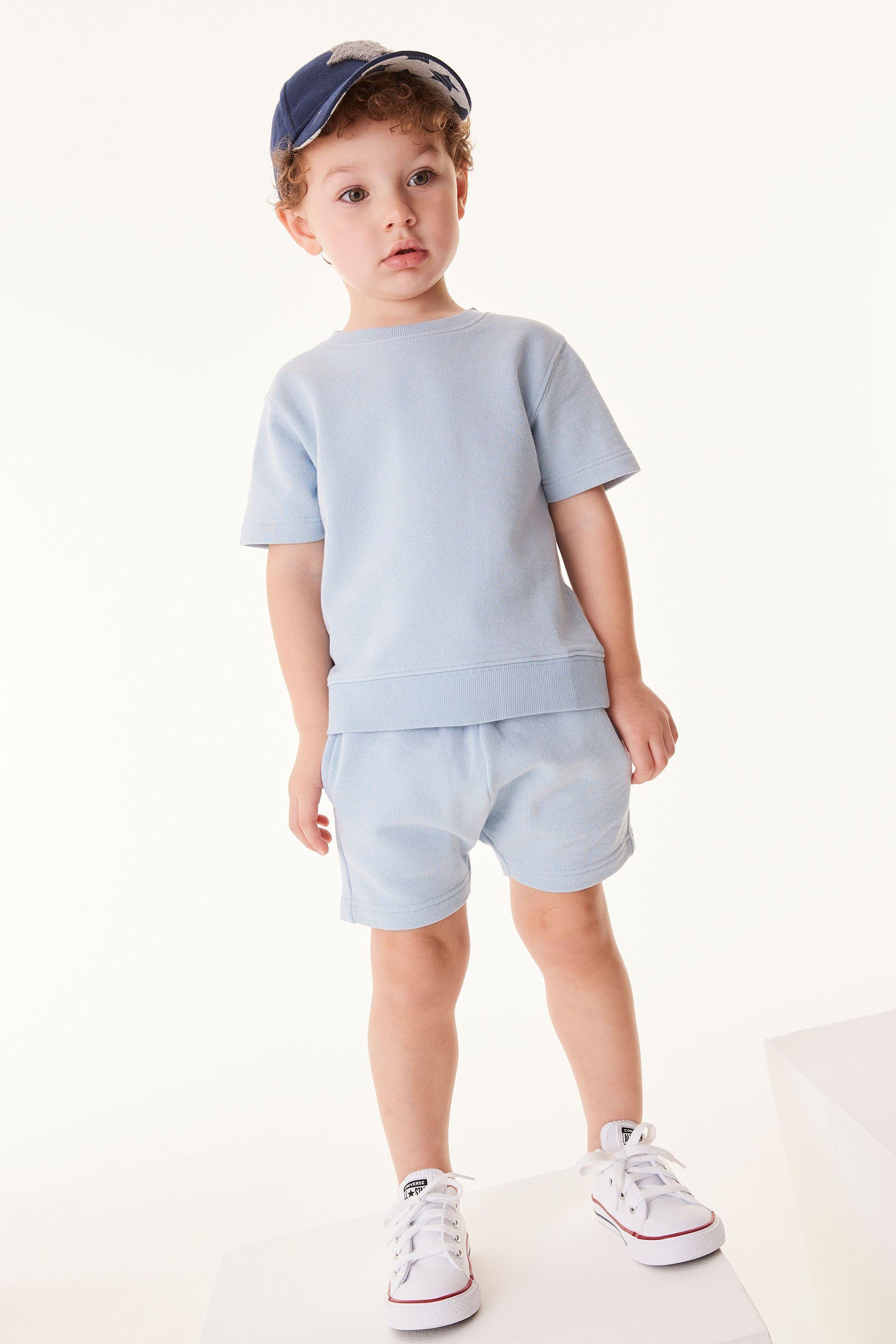 Next T-Shirt & Shorts Einfarbiges Set aus T-Shirt und Shorts (2-tlg), Aktuelles Design aus England