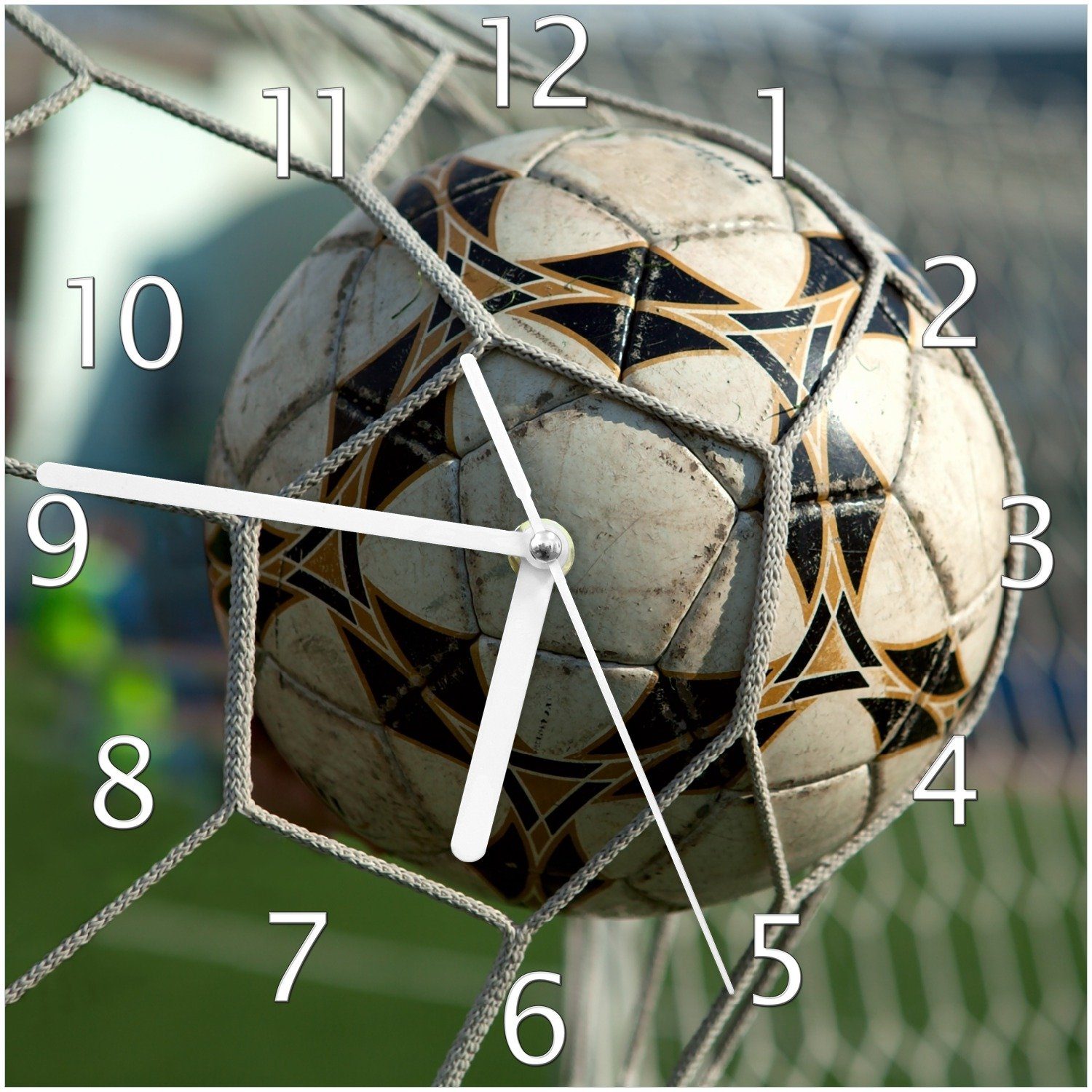 Wallario Wanduhr Fußball - Ball im Tor - Bolzplatz (Glasuhr)