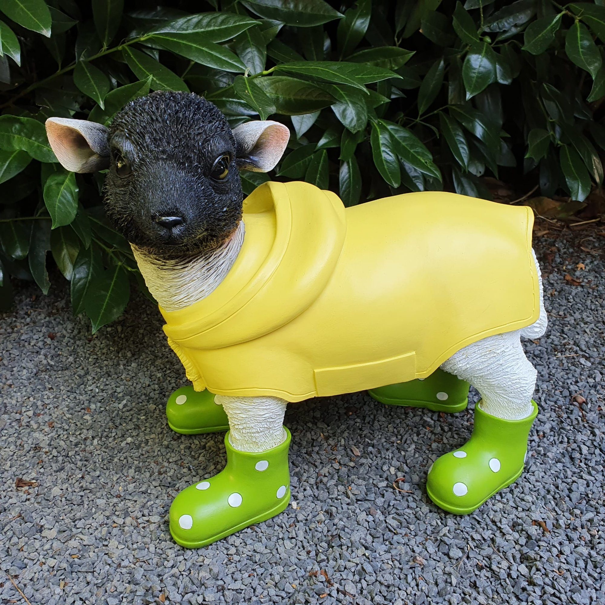 Aspinaworld Gartenfigur Gartenfigur Schaf Figur Mit Mantel Und