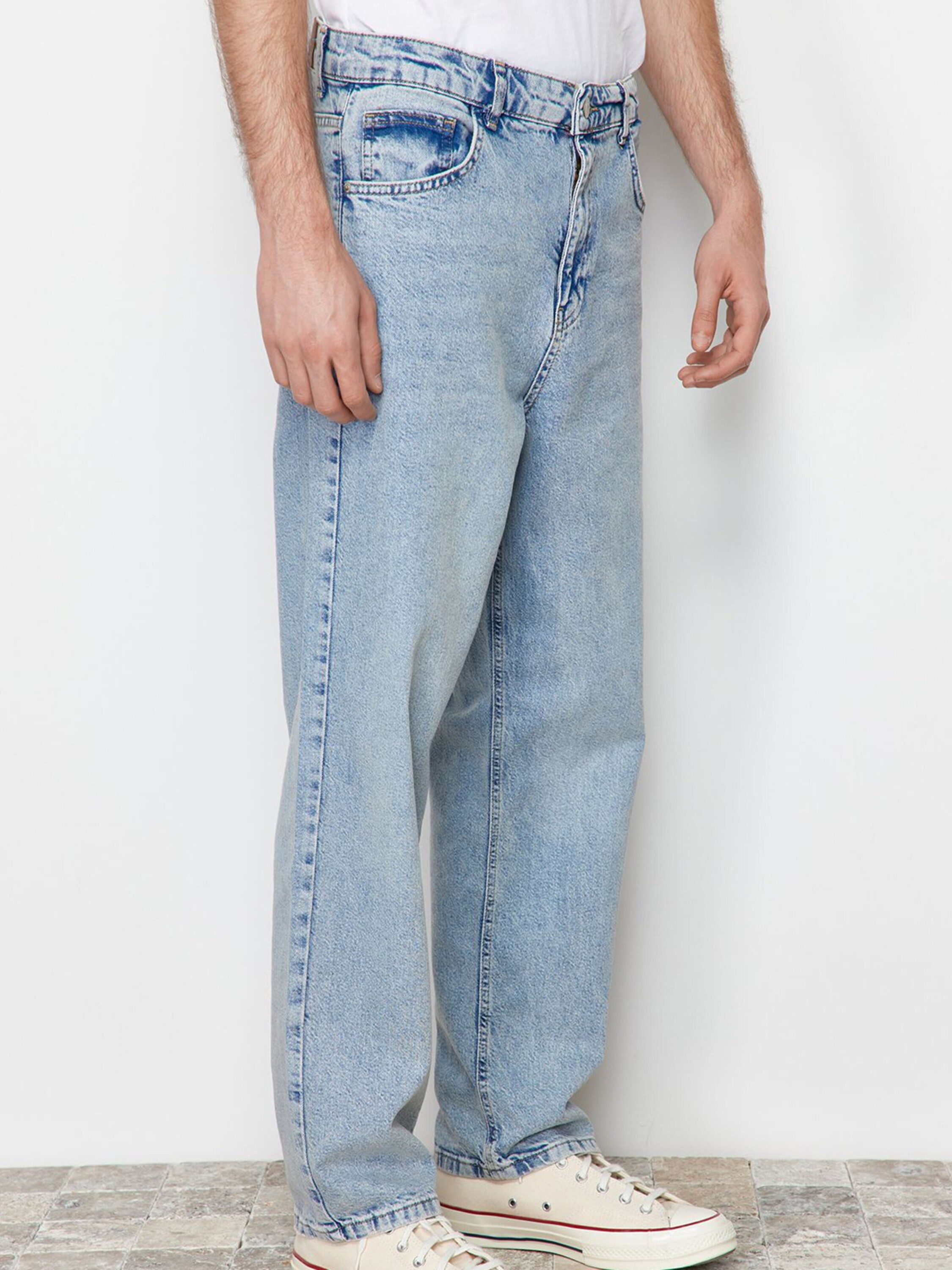 Trendyol Regular-fit-Jeans (1-tlg), Label Patch/Label Flag
