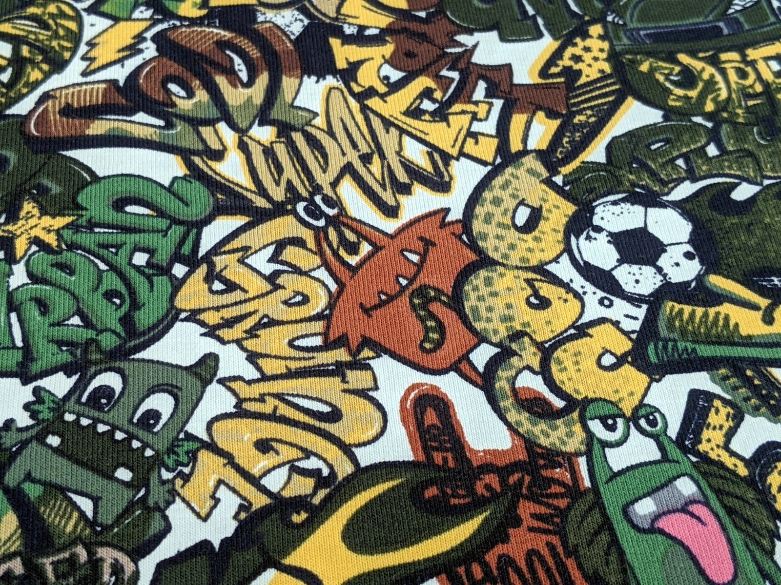 Corileo Stoff Baumwolljersey Comic Graffiti Kids Fussball Grün Stoff ...