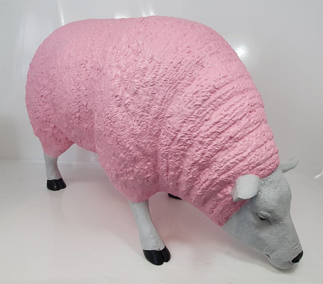 Trend Line Gartenfigur Dekofigur Schaf Fressend Rosa 64 X 42 X 100 Cm