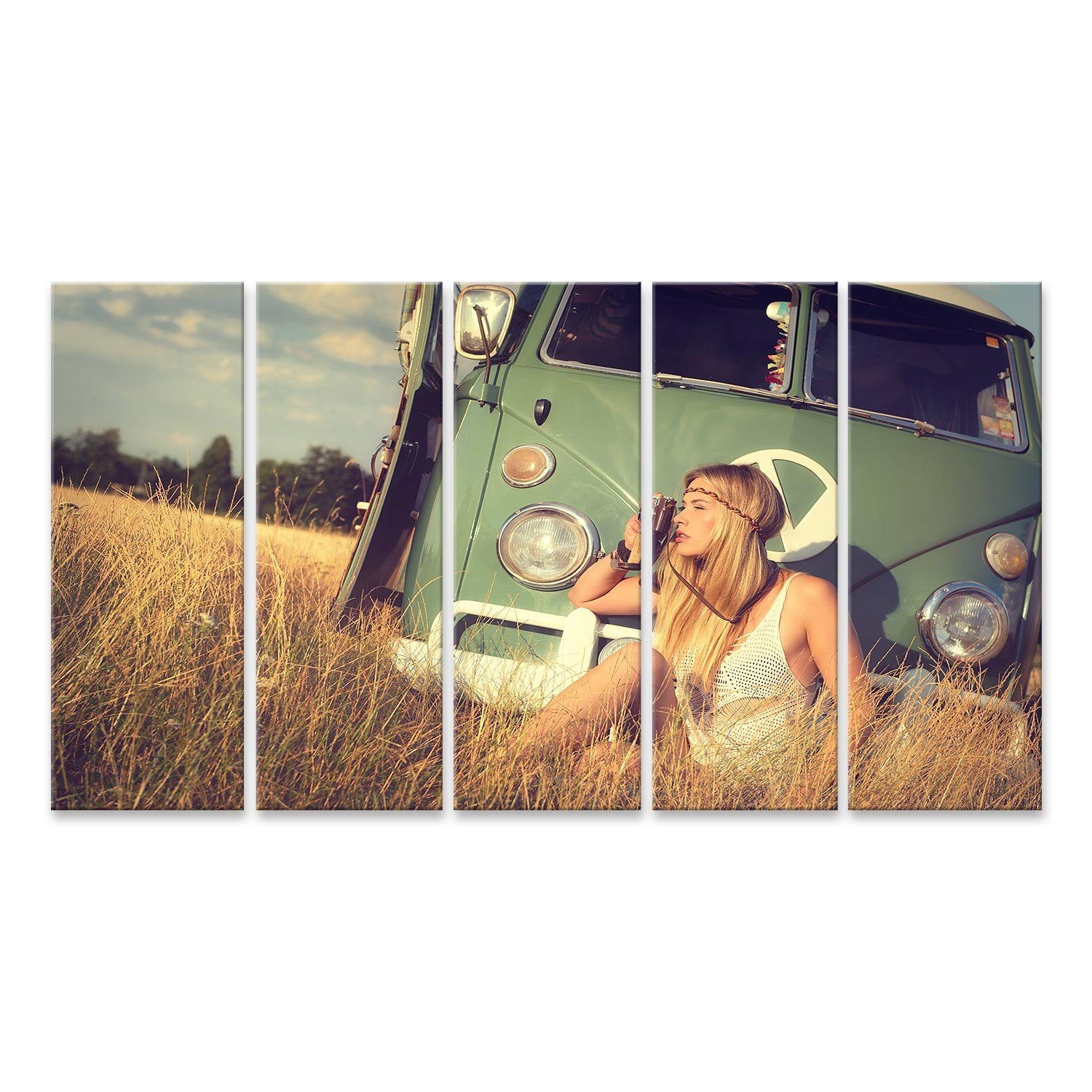 islandburner Leinwandbild »Bild auf Leinwand Hippie Girl Im Feld Mit Kamera Vw Bus Bulli T1 ...