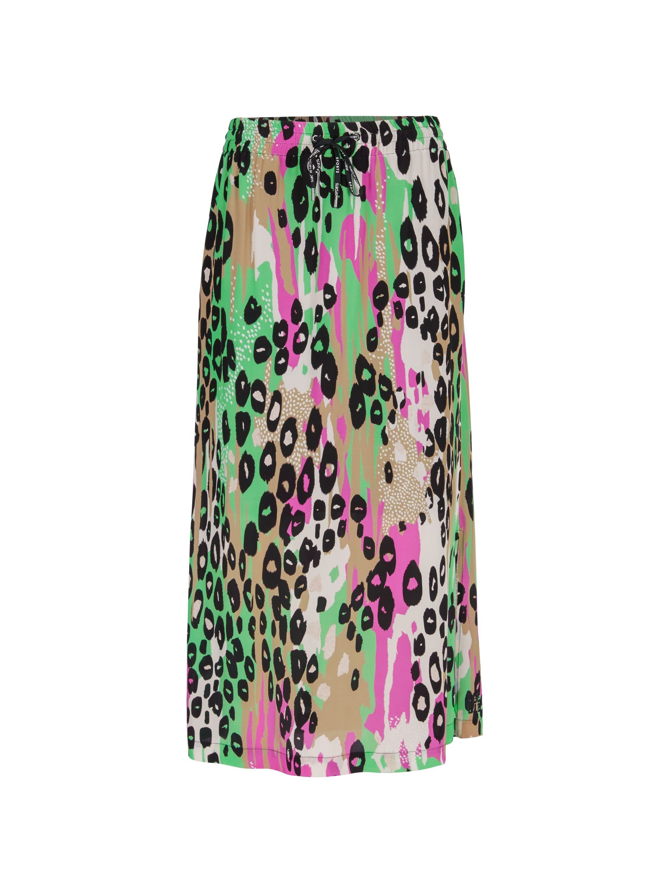 Marc Cain A-Linien-Rock, Die Form ist durch A-Linie und Schlitze in der Seitennaht definiert