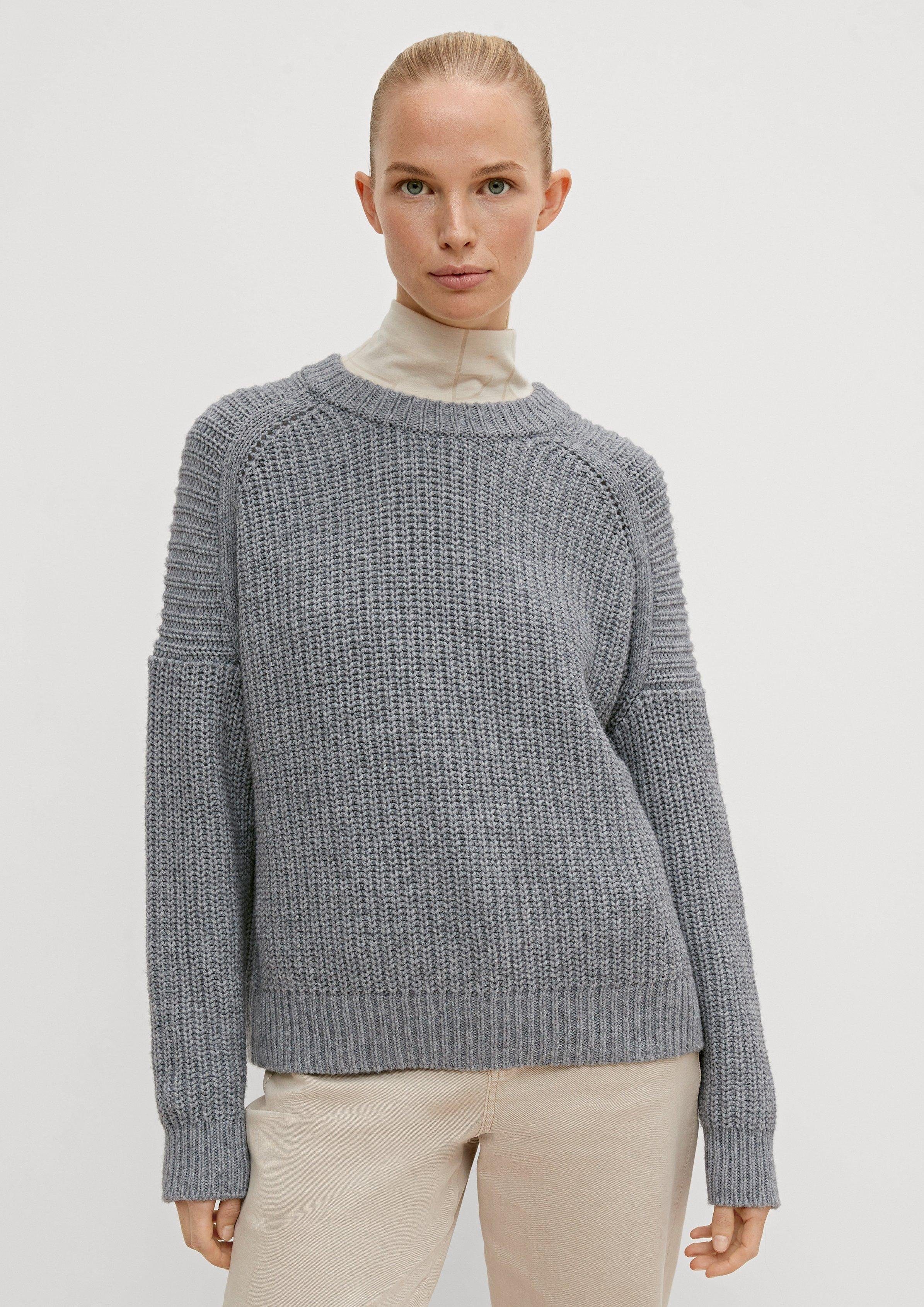 comma casual identity Langarmshirt Strickpullover mit überschnittener Schulter Label-Patch