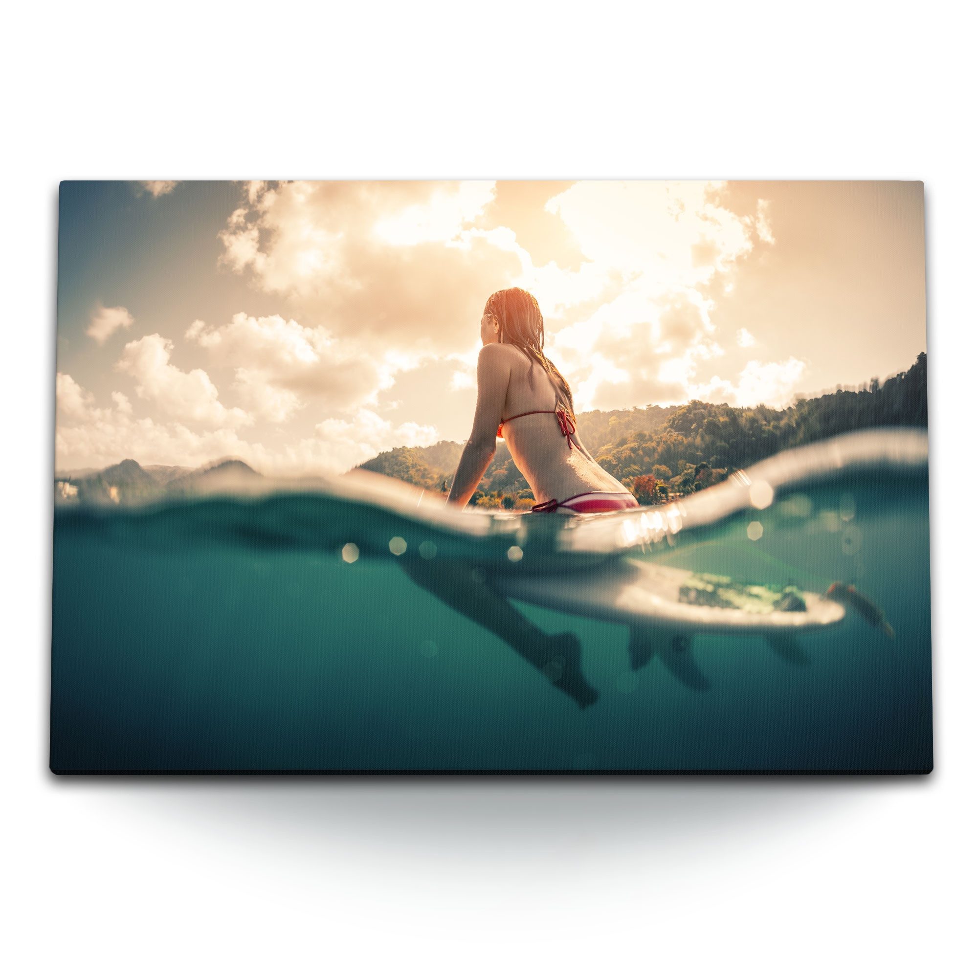 Sinus Art Leinwandbild 120x80cm Wandbild auf Leinwand Surferin im Wasser Meer Surfbrett Berge ...