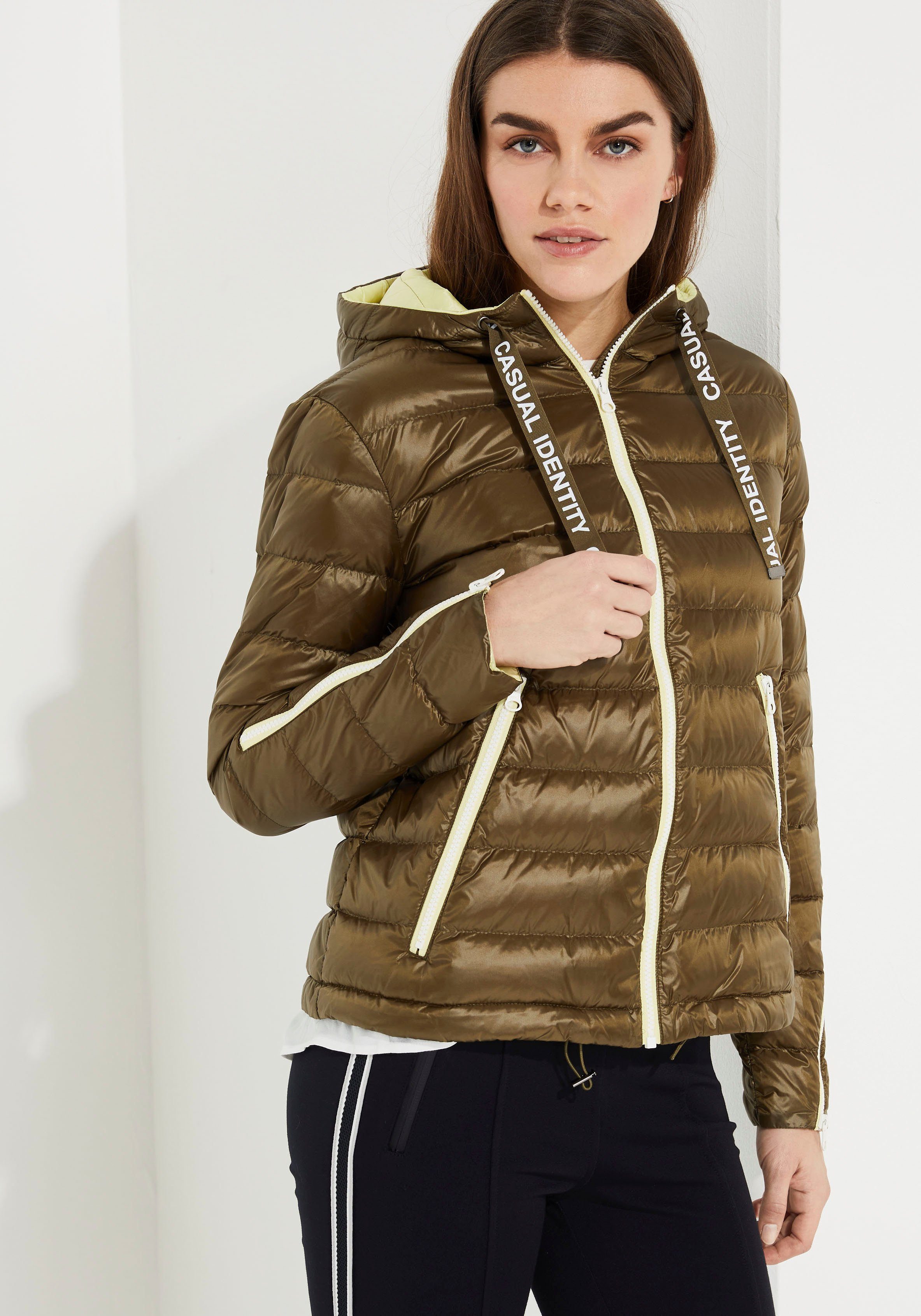 Comma Casual Identity Kurzjacke In Light Down Qualität Mit Feinem Glanz