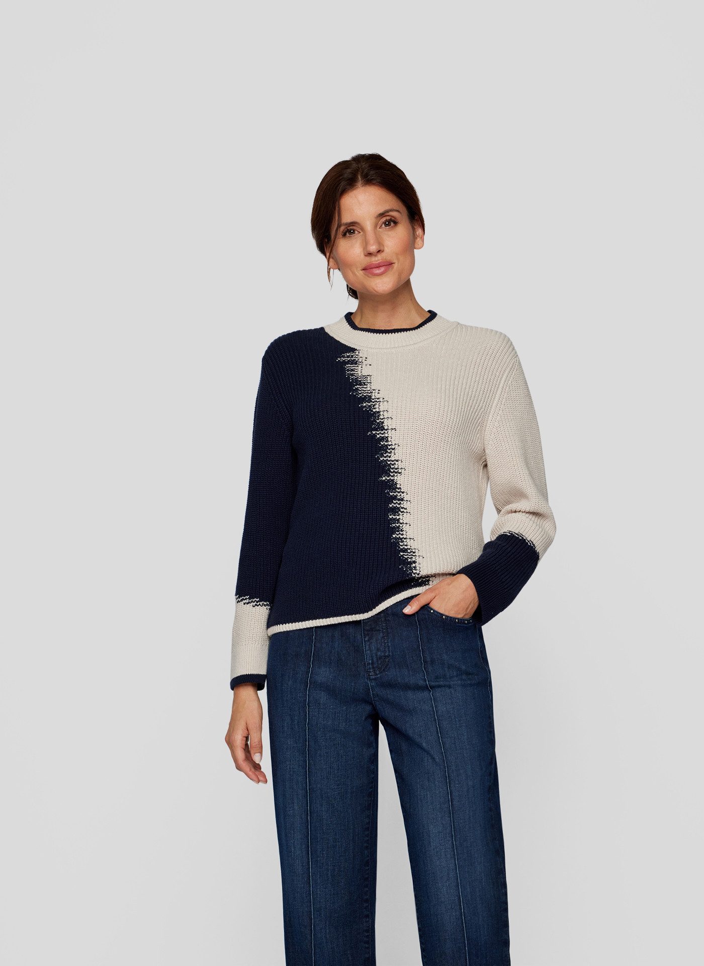Rabe Strickpullover Rabe Pullover mit abstraktem Farbverlauf, Das Model ist 1,76 m groß und ...