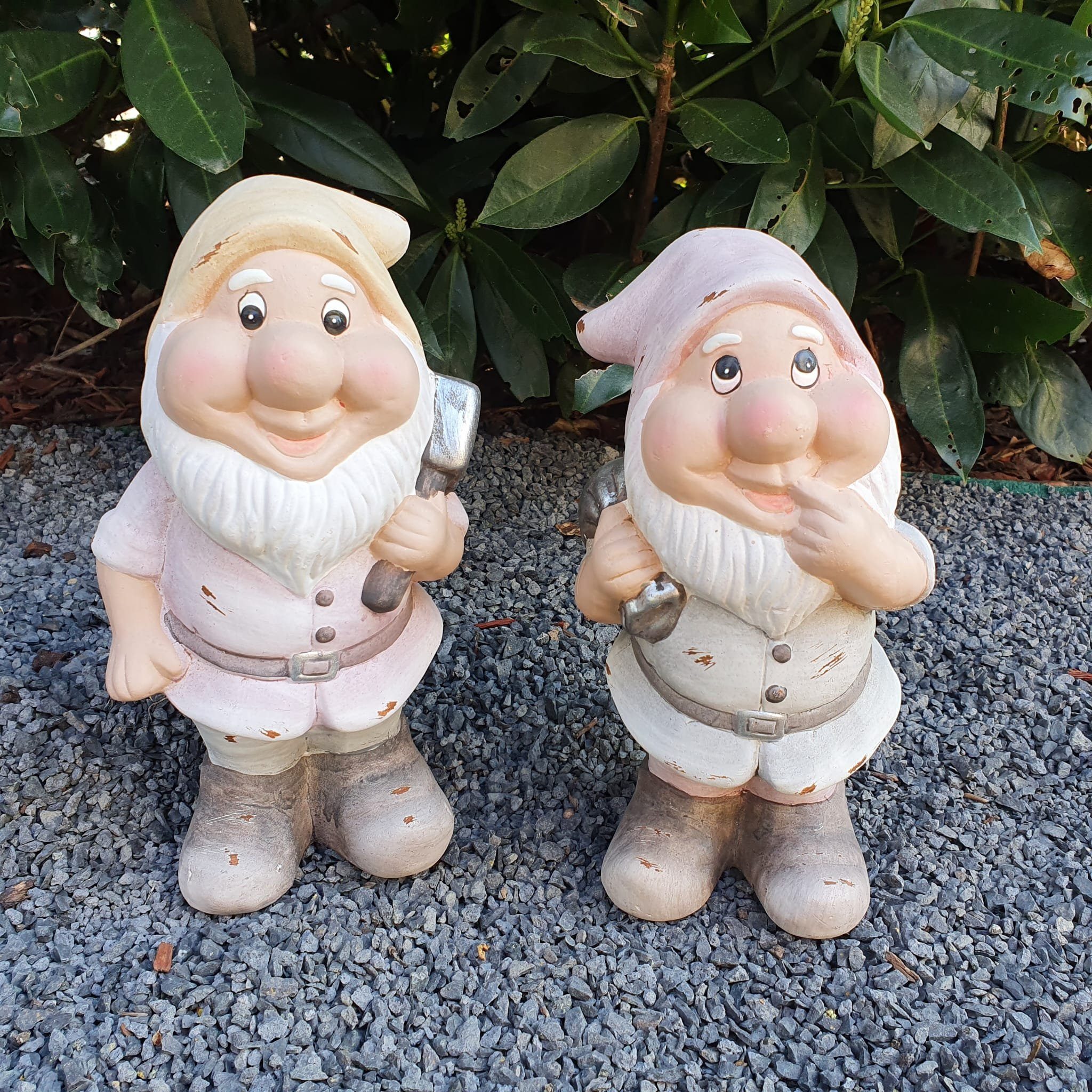 Aspinaworld Gartenfigur Gartenfigur Gartenzwerg Mit Hammer 2er Set 23 Cm