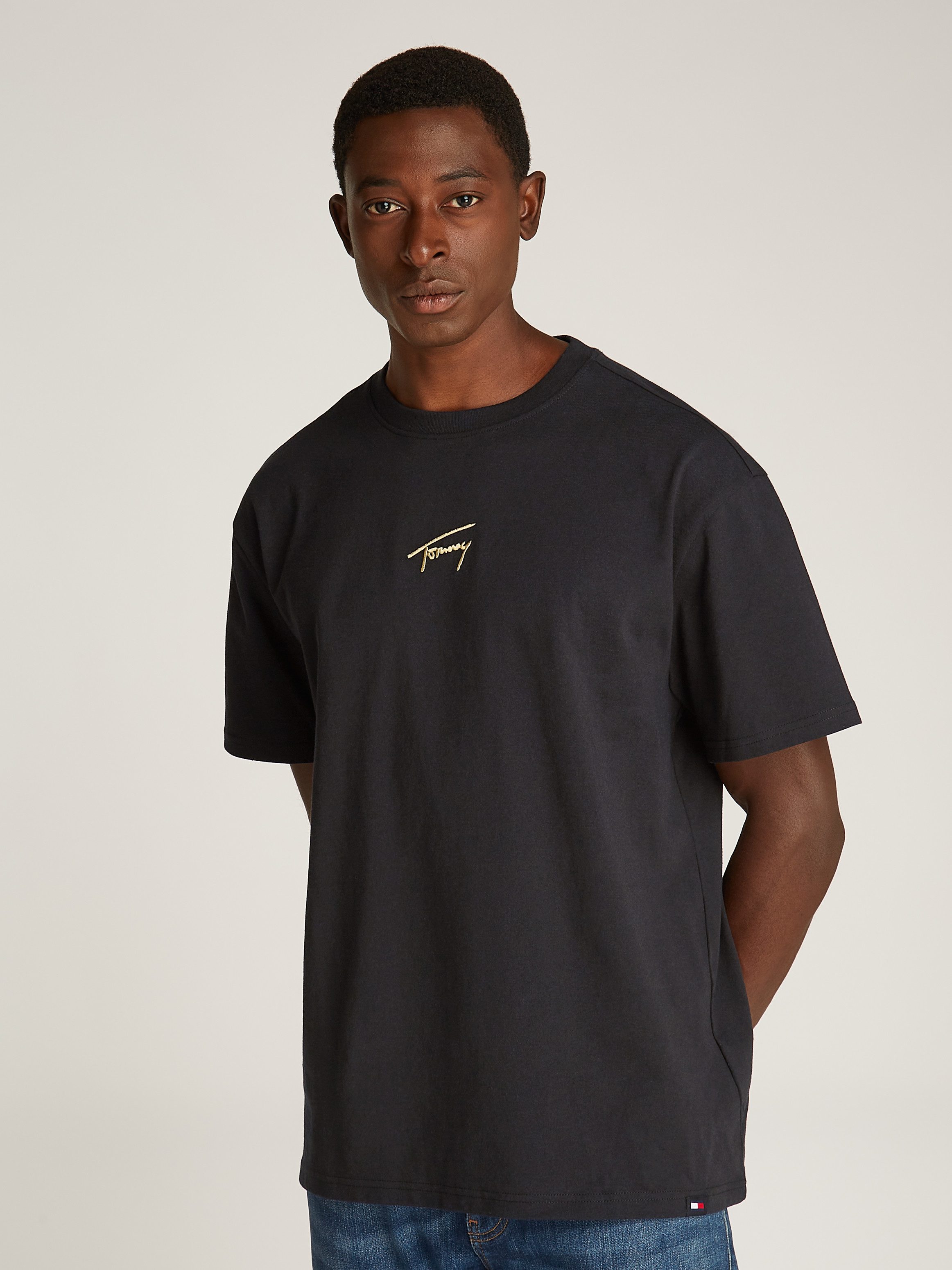 Tommy Jeans T Shirt TJM REG GOLD SIGNATURE TEE EXT Logostickerei