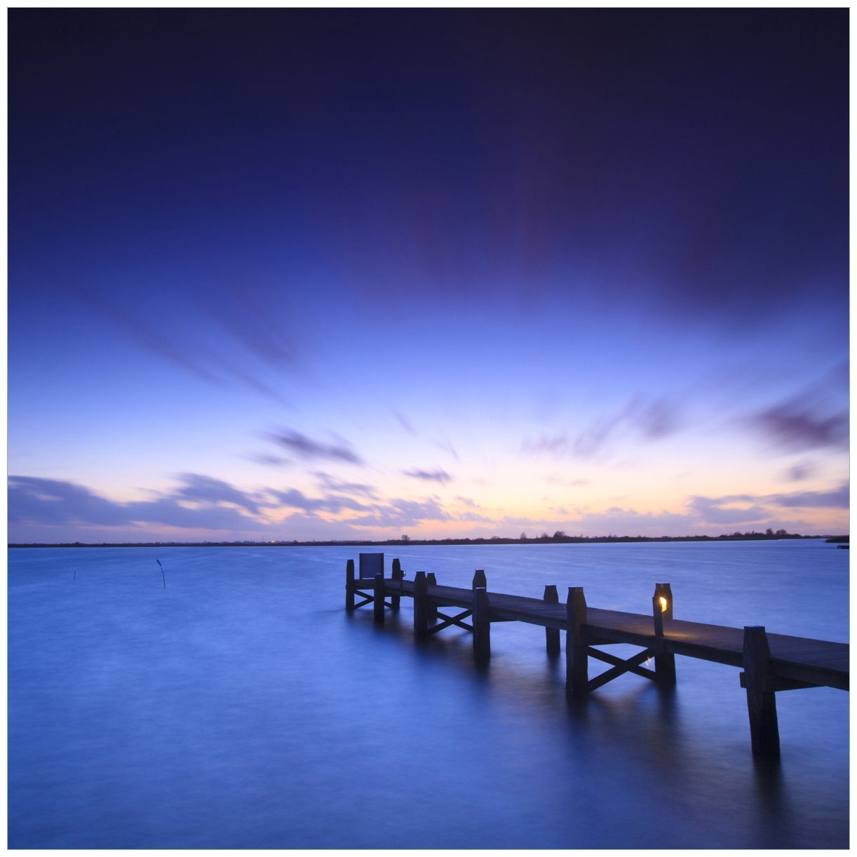 Wallario Möbelfolie Steg Bei Abenddämmerung Blauer Himmel Bei Nacht