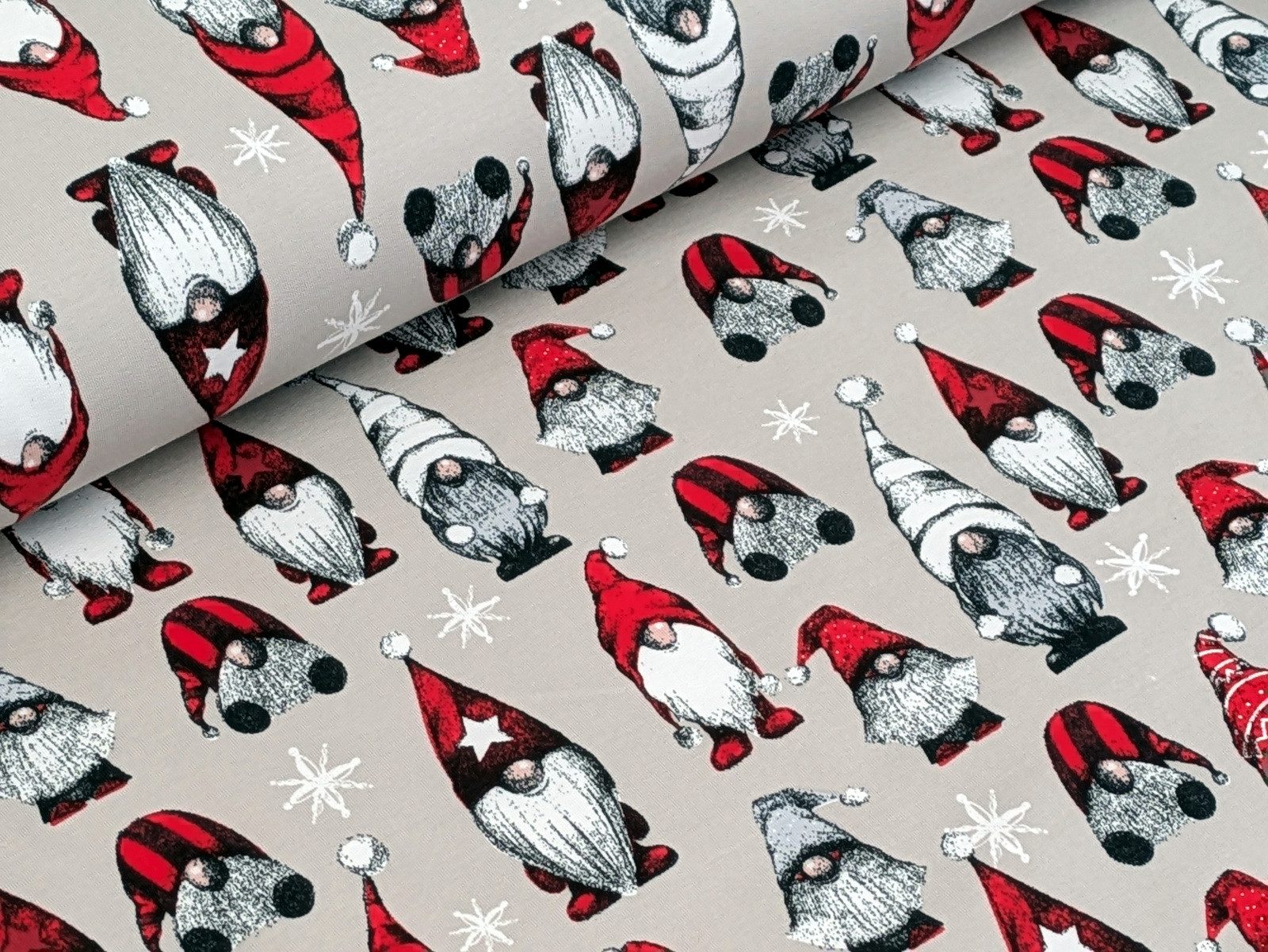 Corileo Stoff French Terry Kleine Wichtel auf Beige Stoff Meterware Kleiderstoff