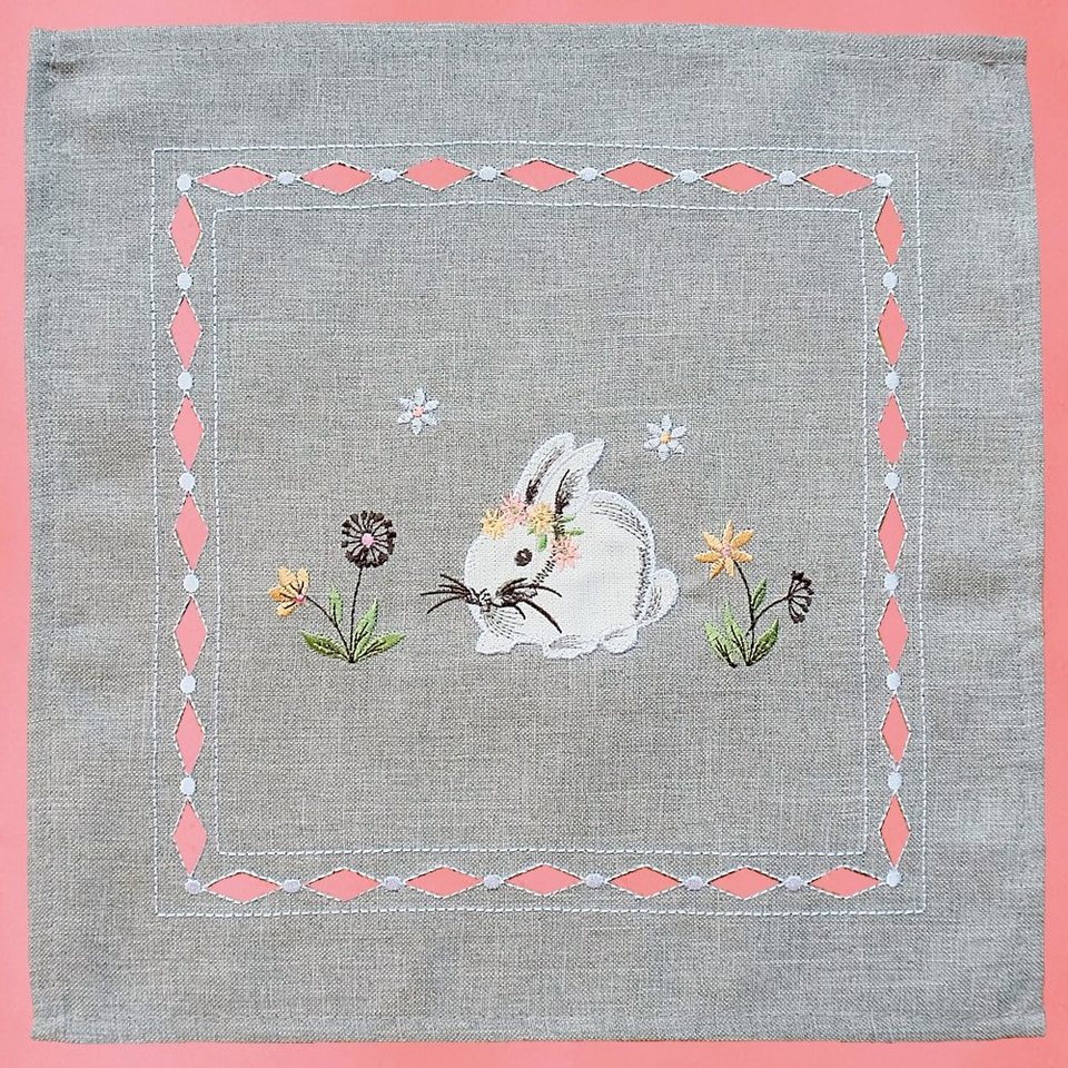 Matches21 Home And Hobby Tischdecke Mitteldecke Osterhasen Ostern