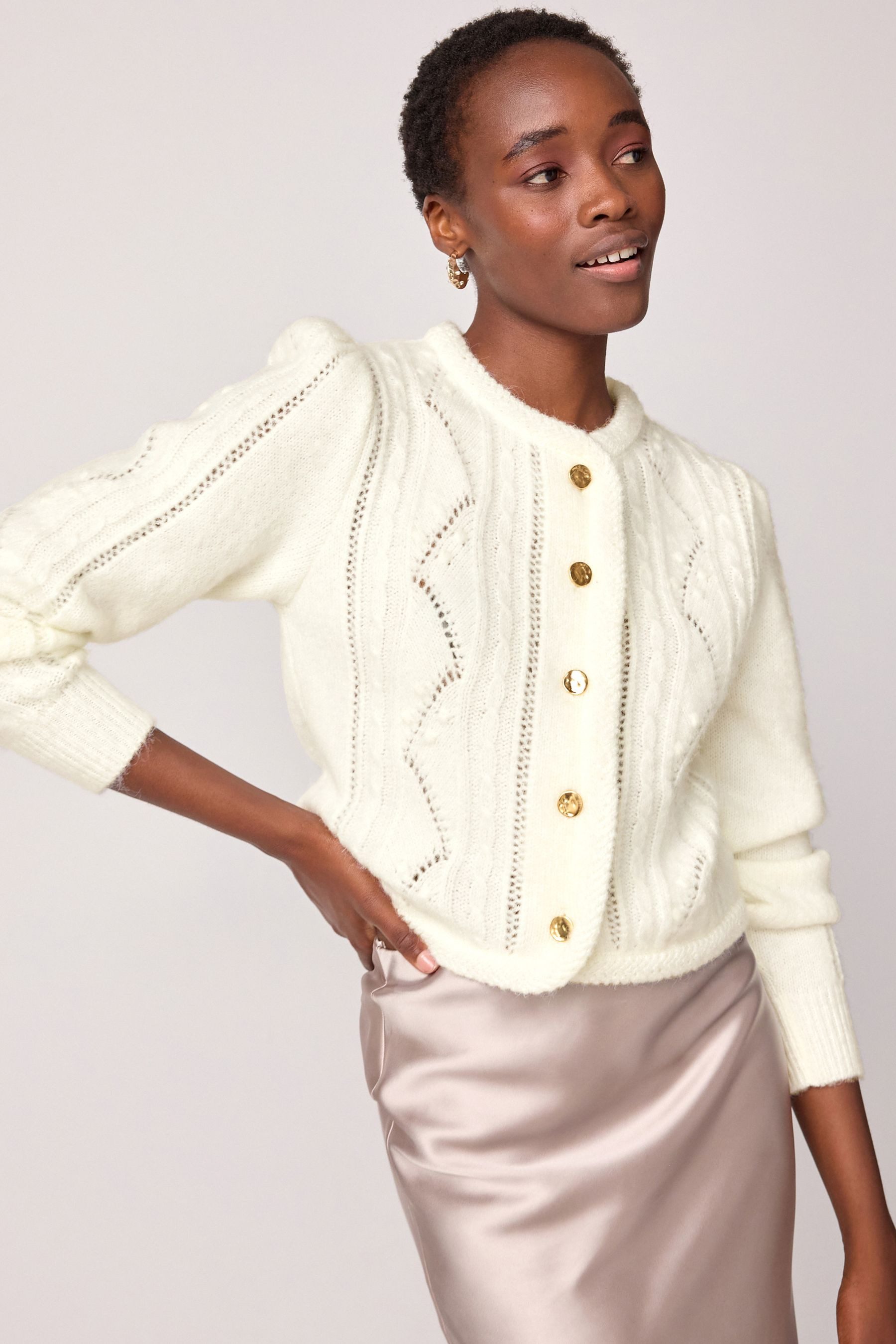 Next Strickjacke Strickjacke Mit Muster Und Goldfarbenen Knöpfen 1 Tlg