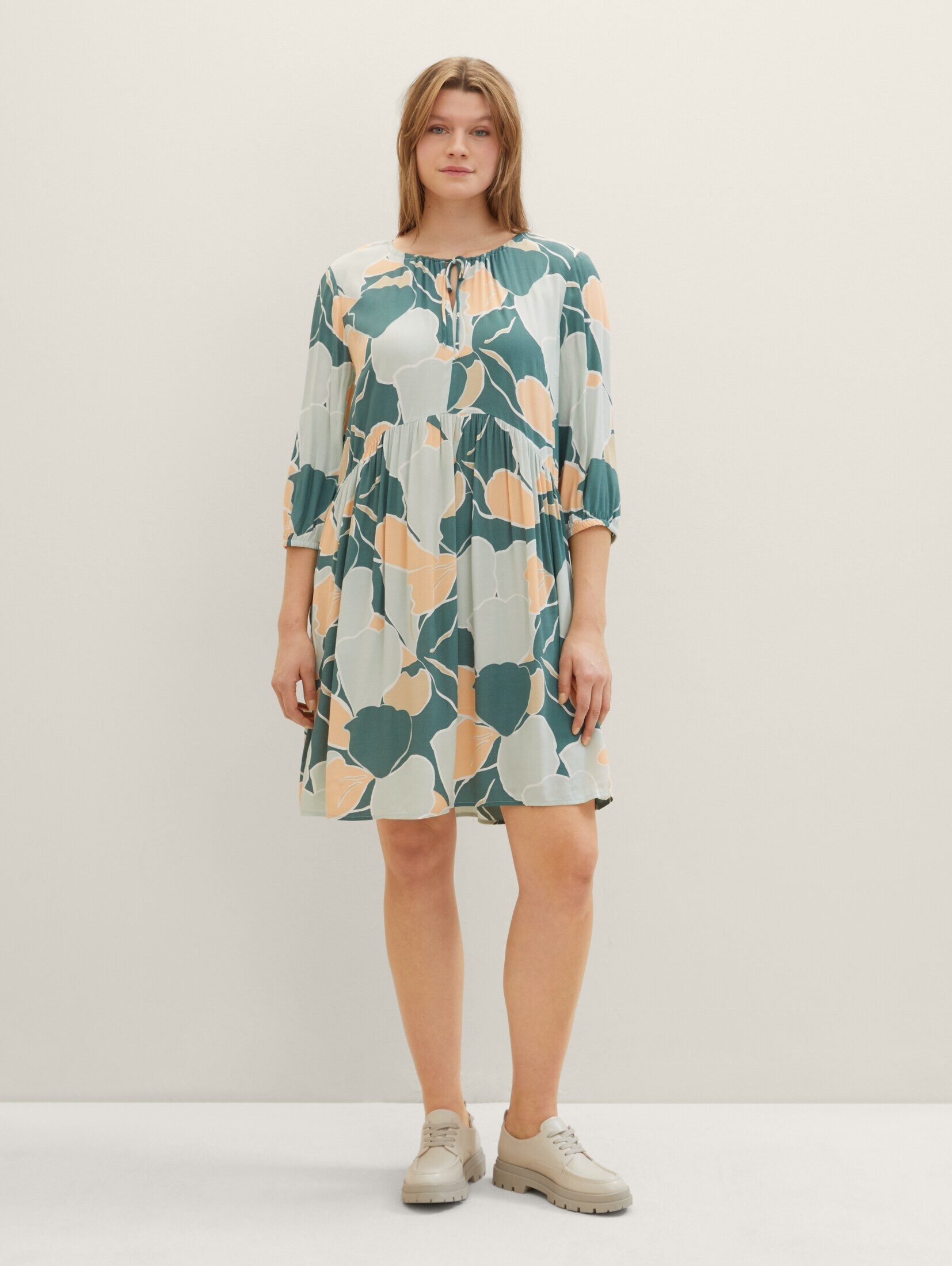 Tom Tailor Plus Sommerkleid Plus Kleid Mit Allover Print Unser Model