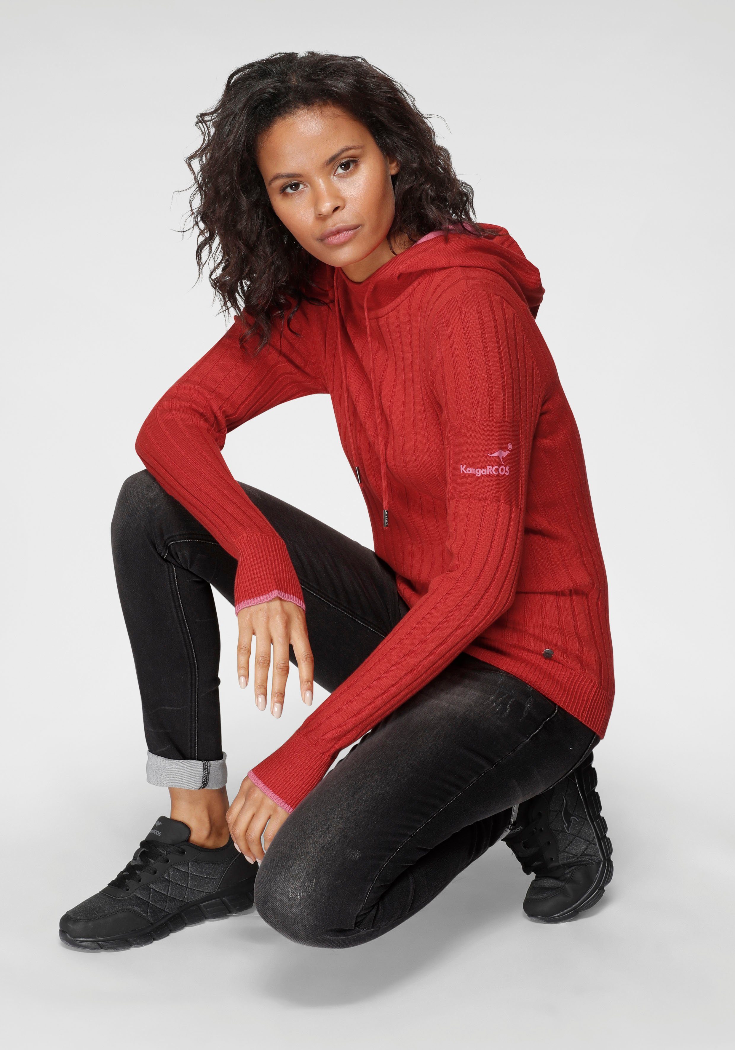 ᐅ KangaROOS Strickpullover mit kontrastfarbener Kapuzeninnenseite und Logodruck auf dem Arm | OTTO