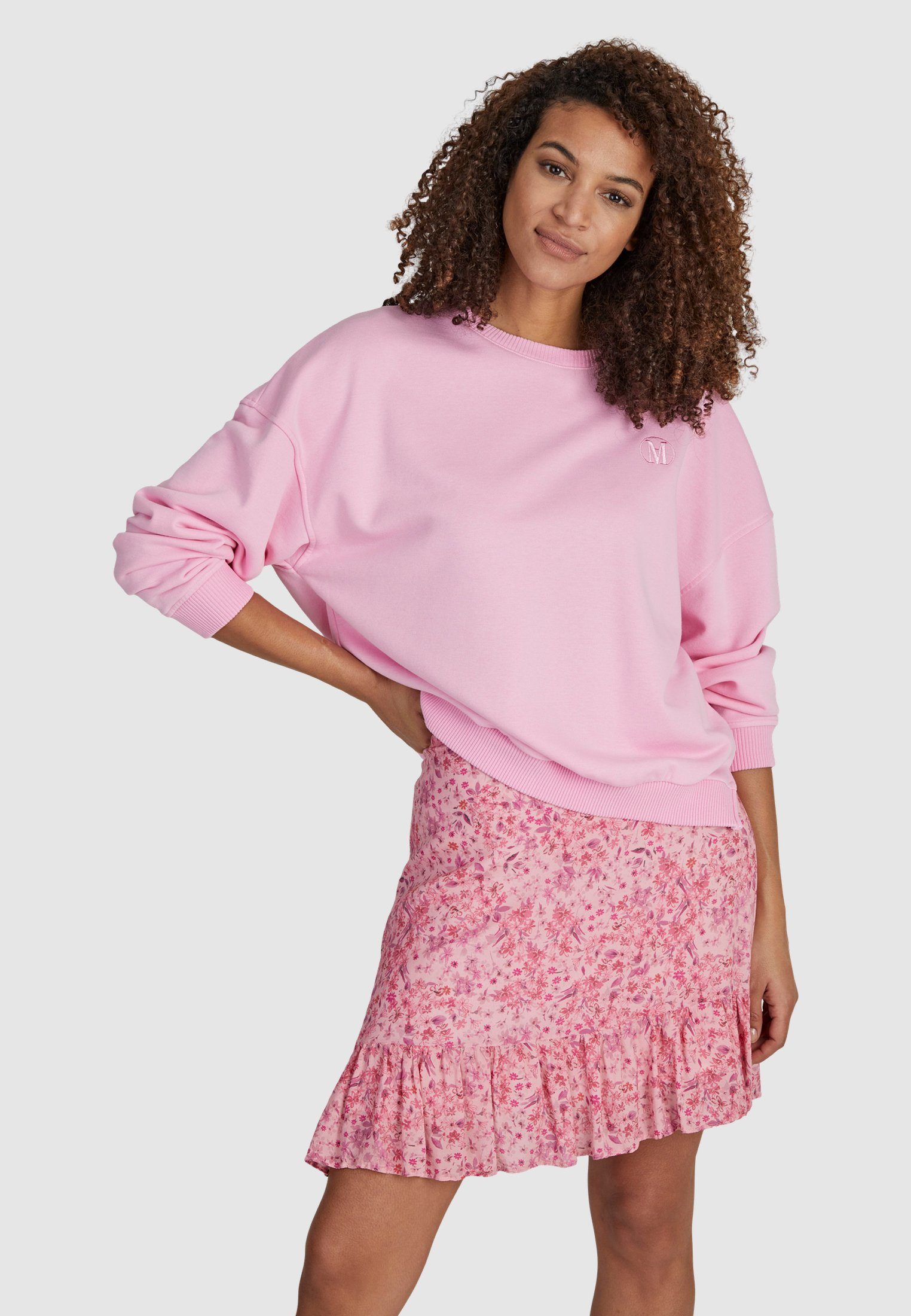 MARC AUREL Sweatshirt mit kleinem Logostick
