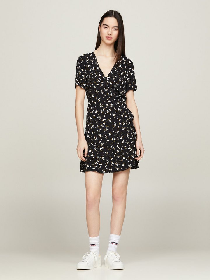 Tommy Jeans Wickelkleid Tjw Floral Ruffle Wrap Dress Mit V Ausschnitt