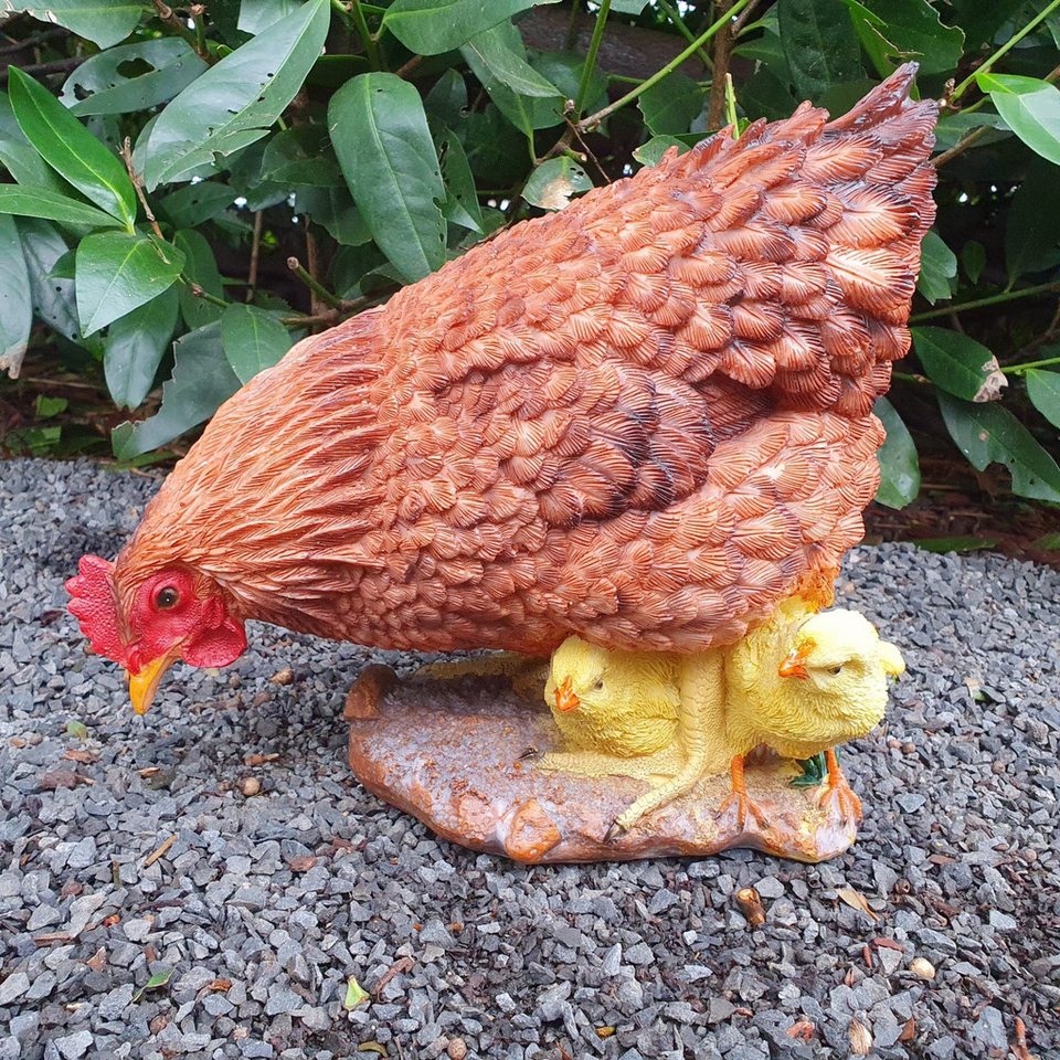 Aspinaworld Gartenfigur Gartenfigur Braune Huhn Figur Pickt Mit Küken 24 Cm