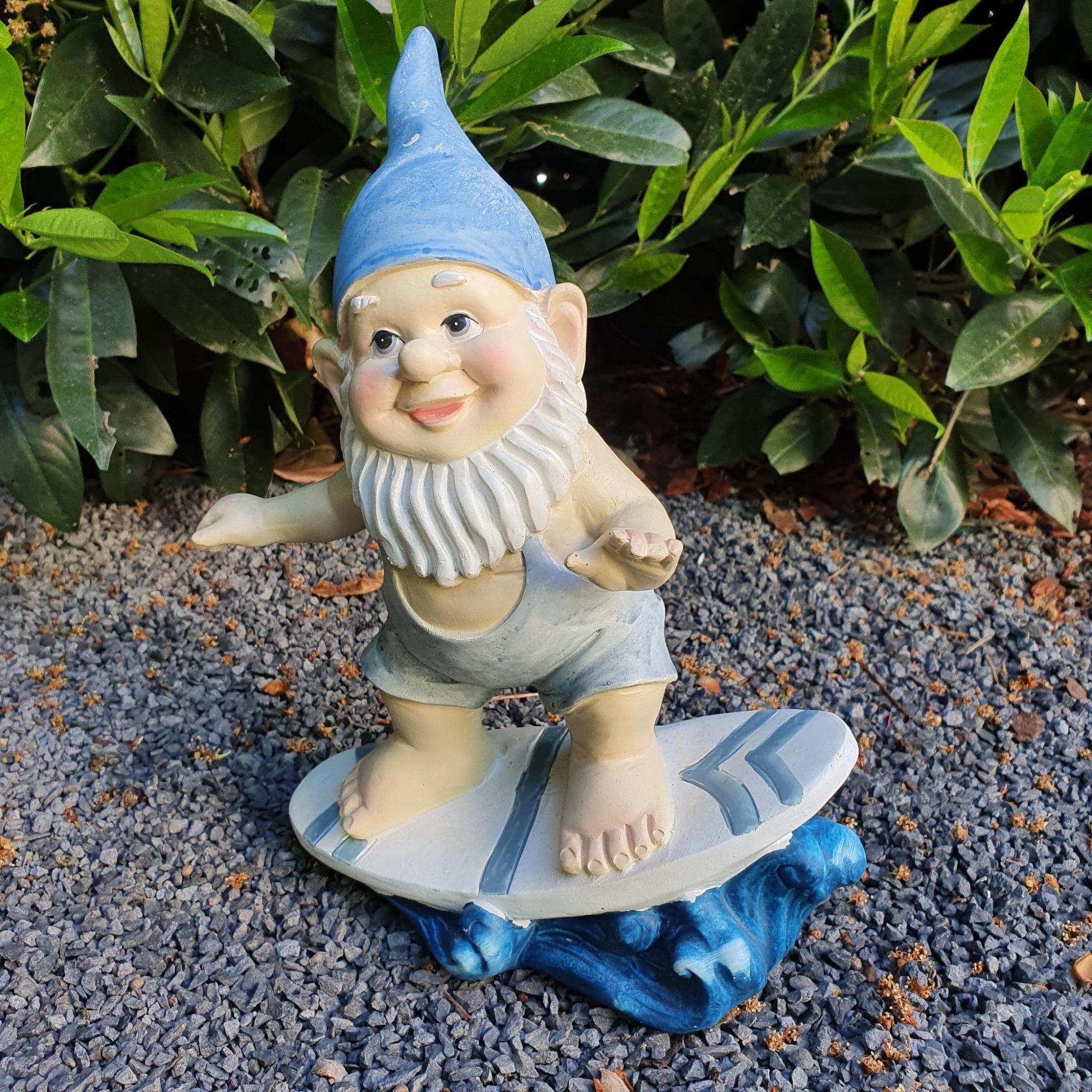 Aspinaworld Gartenfigur Gartenfigur Gartenzwerg Mit Sufboard 27 Cm