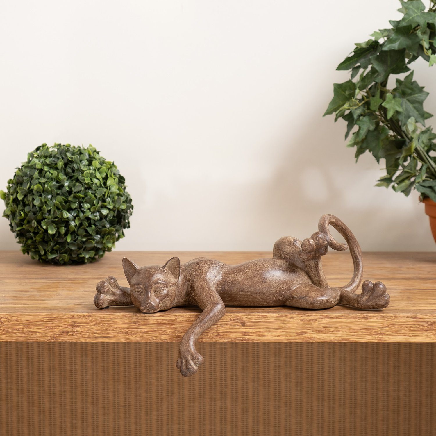 Moritz Dekofigur Deko-Figur Katze ruht sich aus Kantenhocker aus ...