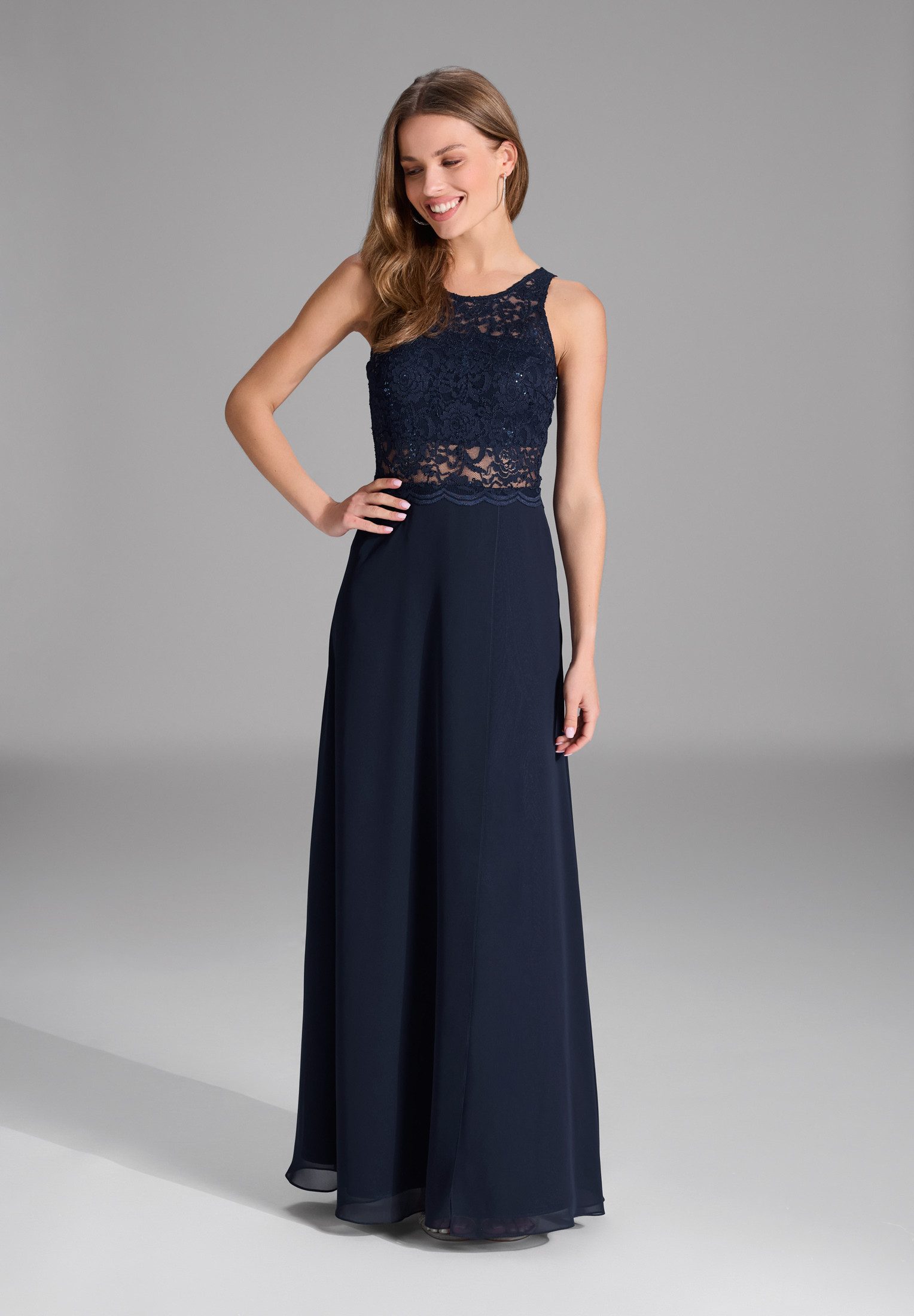 SWING Abendkleid Taillierte Passform mit fließendem Rockteil, Rockteil ...
