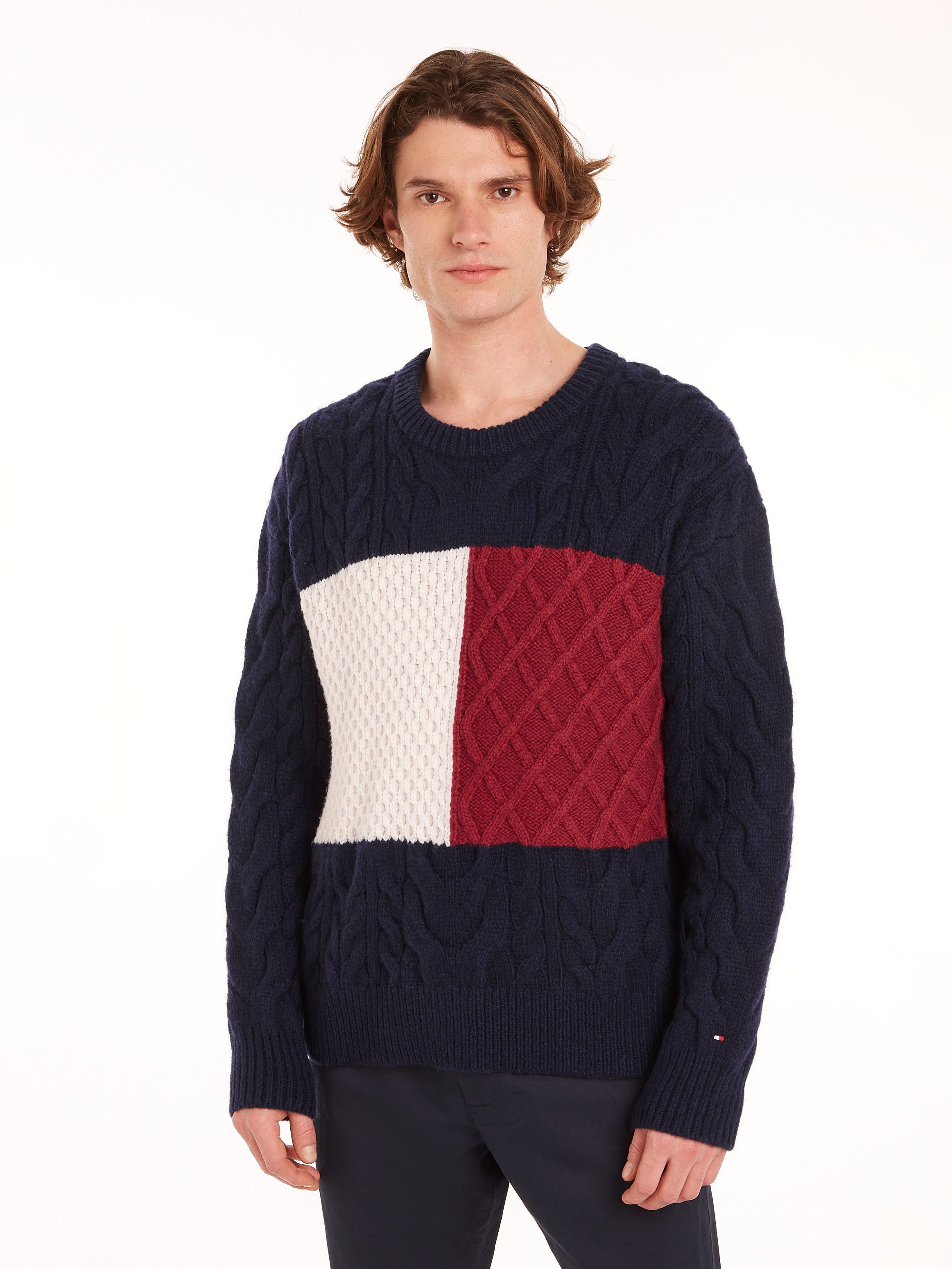 Tommy Hilfiger Rundhalspullover CABLE FLAG SWEATER mit Colorblocking Design vorne Rundhalspulli